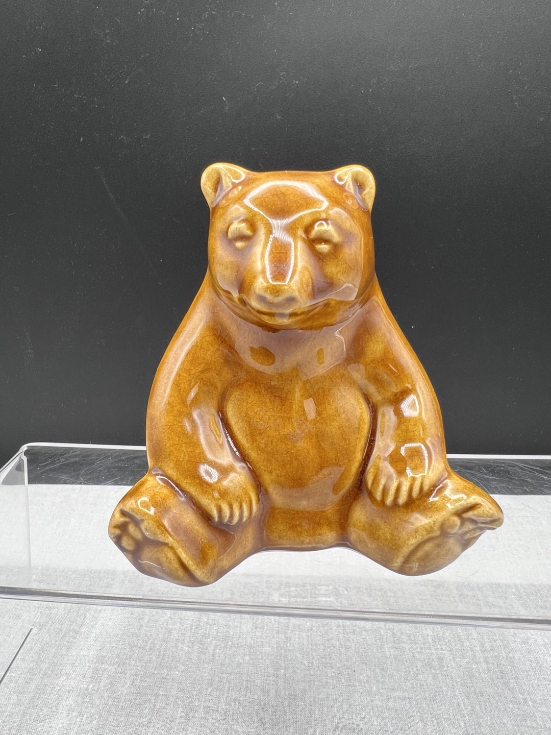 VINTAGE ROYAL HAEGER CERAMIC BEAR FIGURINE IN A VERY LIGHT GOLDEN BROWN
