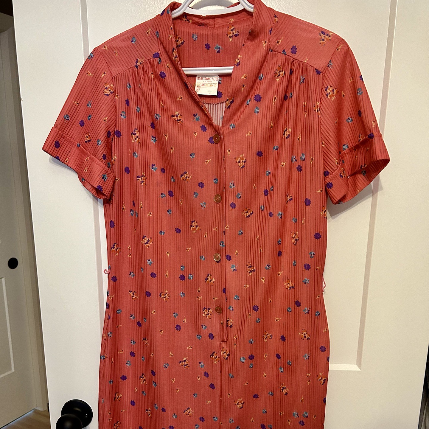 Vintage 70s Robetown-77-LTEE Coral Pink Floral Button Up Dress