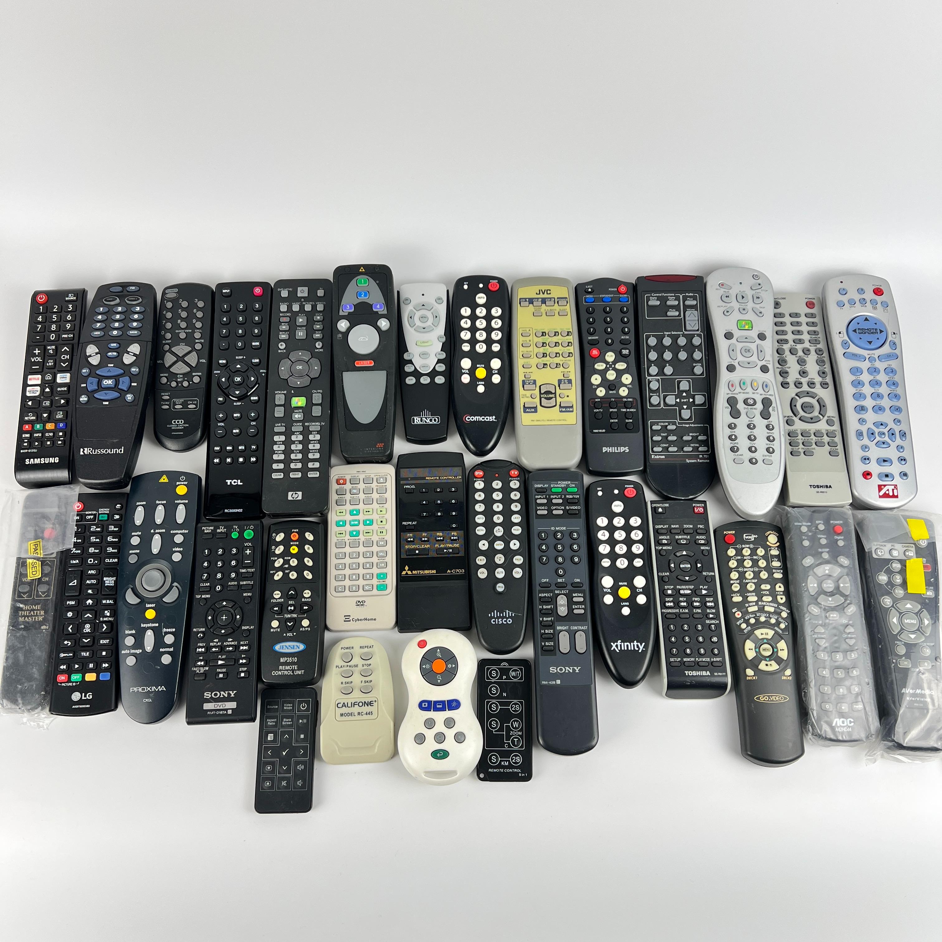 Lot of 32 Various Remotes for TV, VCR, DVD - All Clean Battery ...