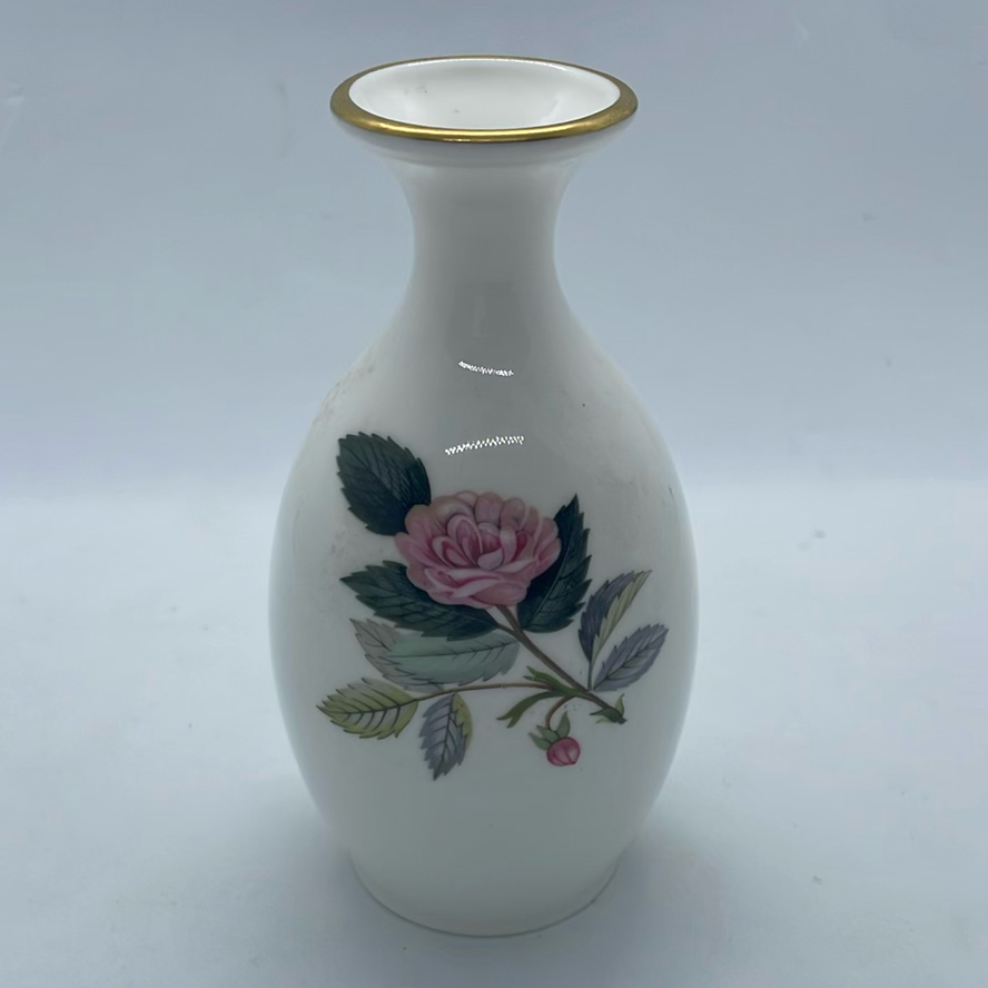Wedgwood Hathaway Rose Bud Vase Made In England.