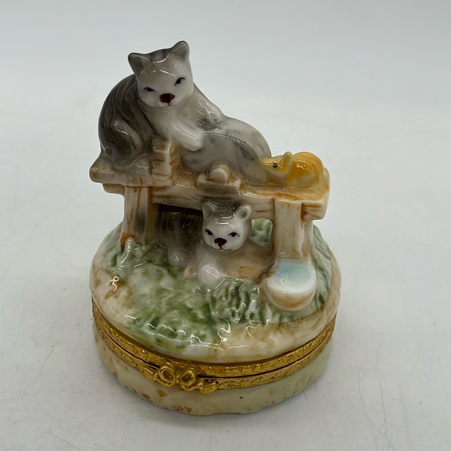 Lefton Cat Trinket