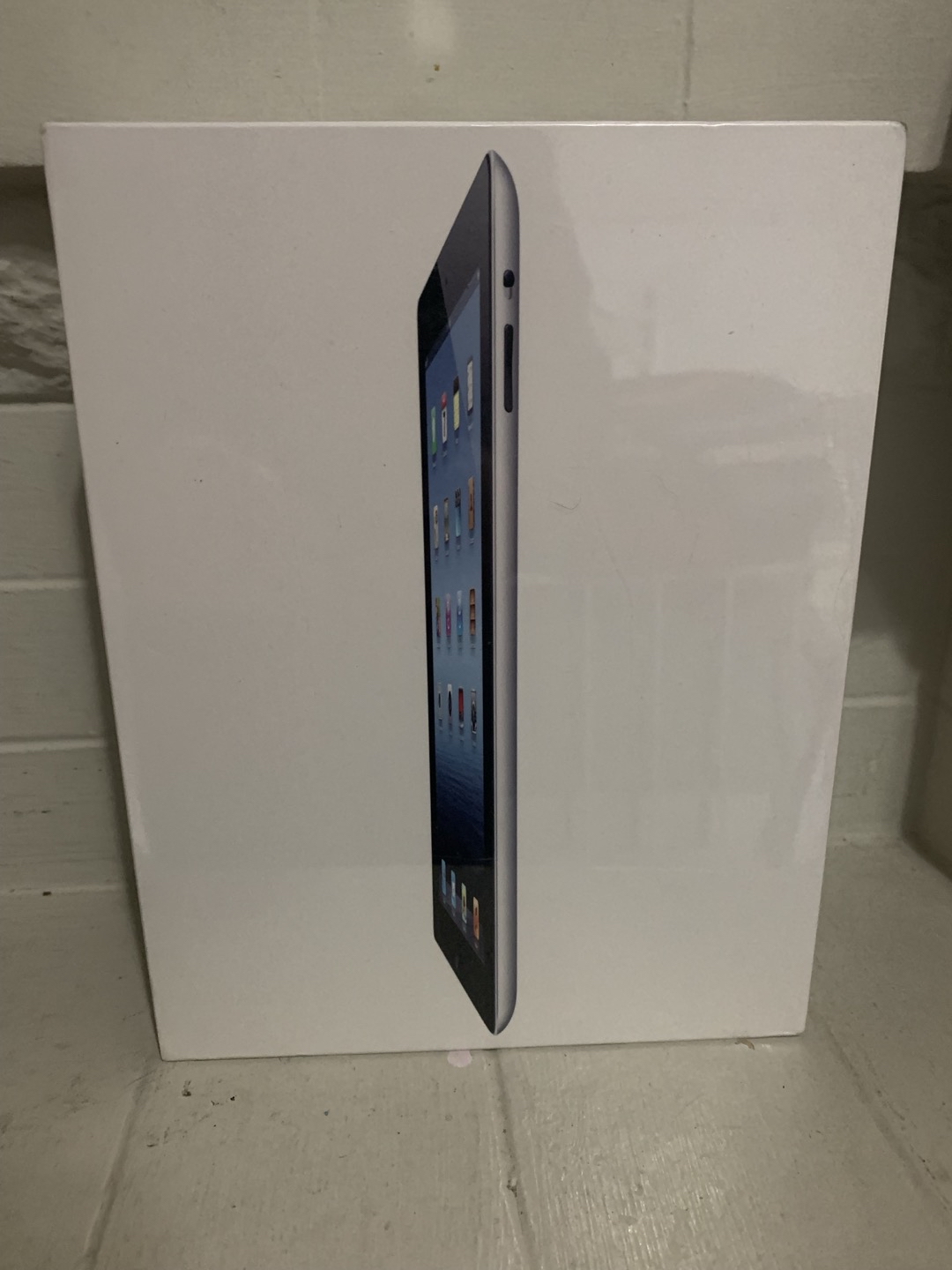 Apple iPad 2nd Generation 32GB Black Factory Sealed in Original Box