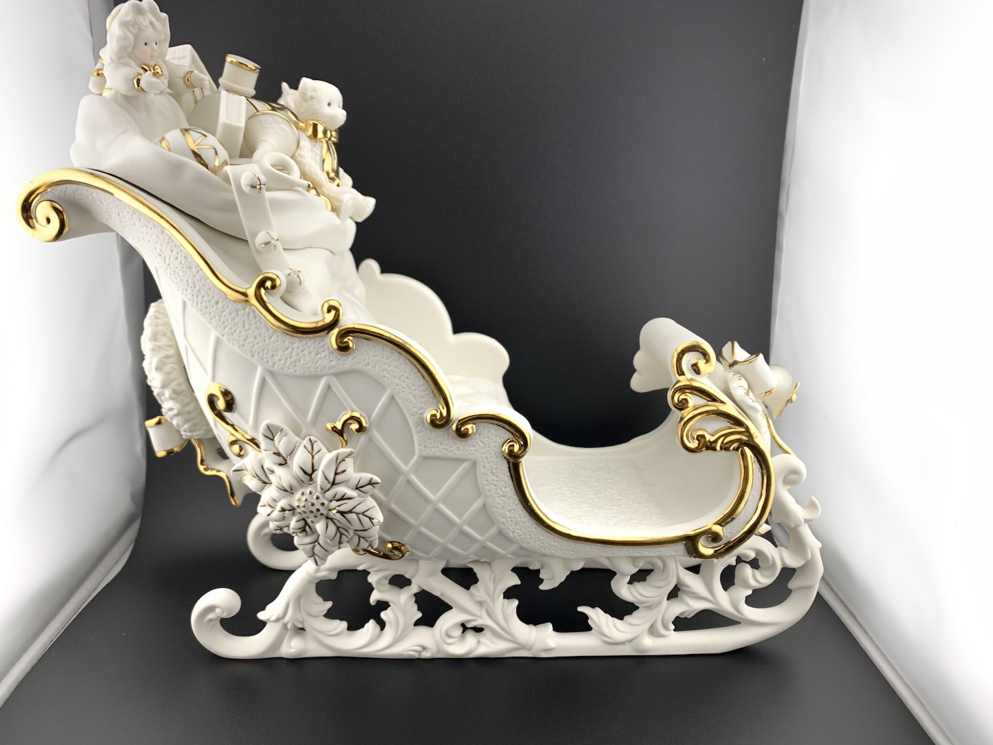 2000 Grandeur Noel Collector’s Porcelain Sleigh