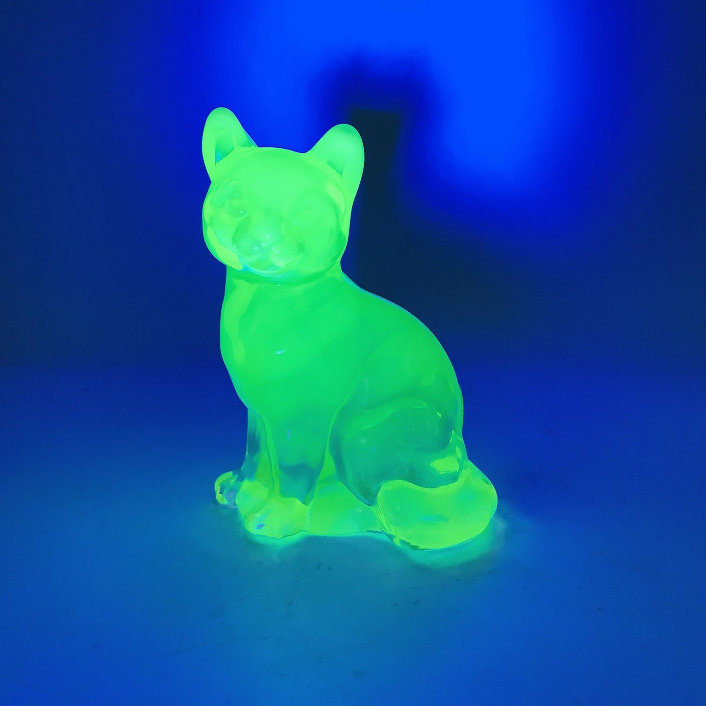 Fenton Topaz Opalescent GLOWY cat