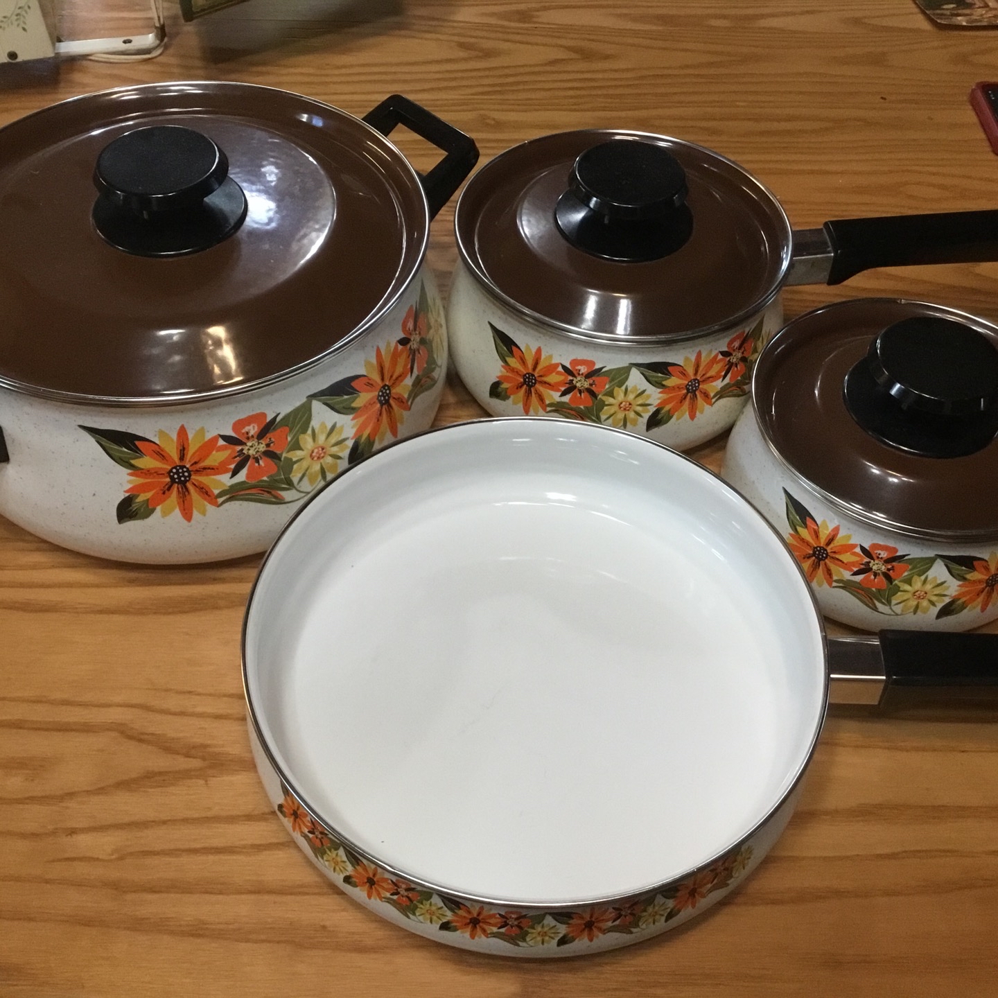SankoWare Enamel 7 Piece Pots And Pans Gently Used