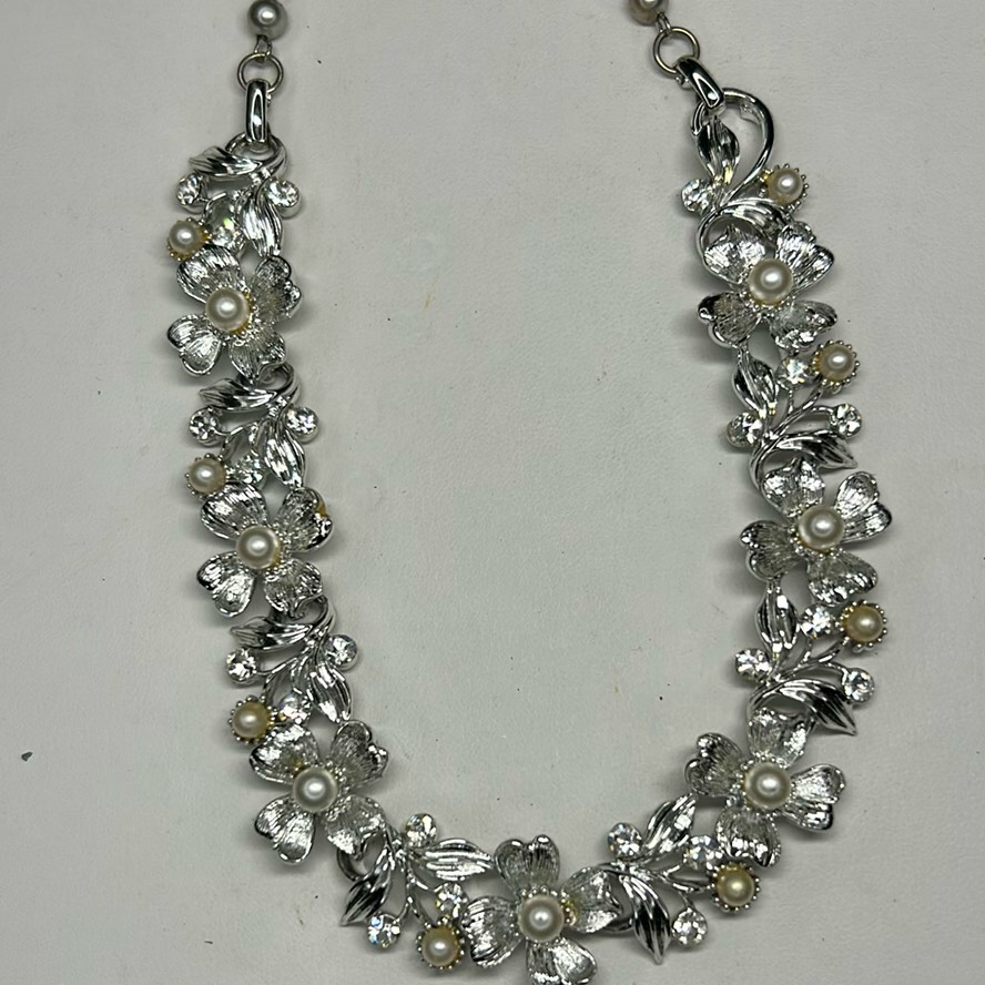 Lisner Necklace 17” Faux Pearl