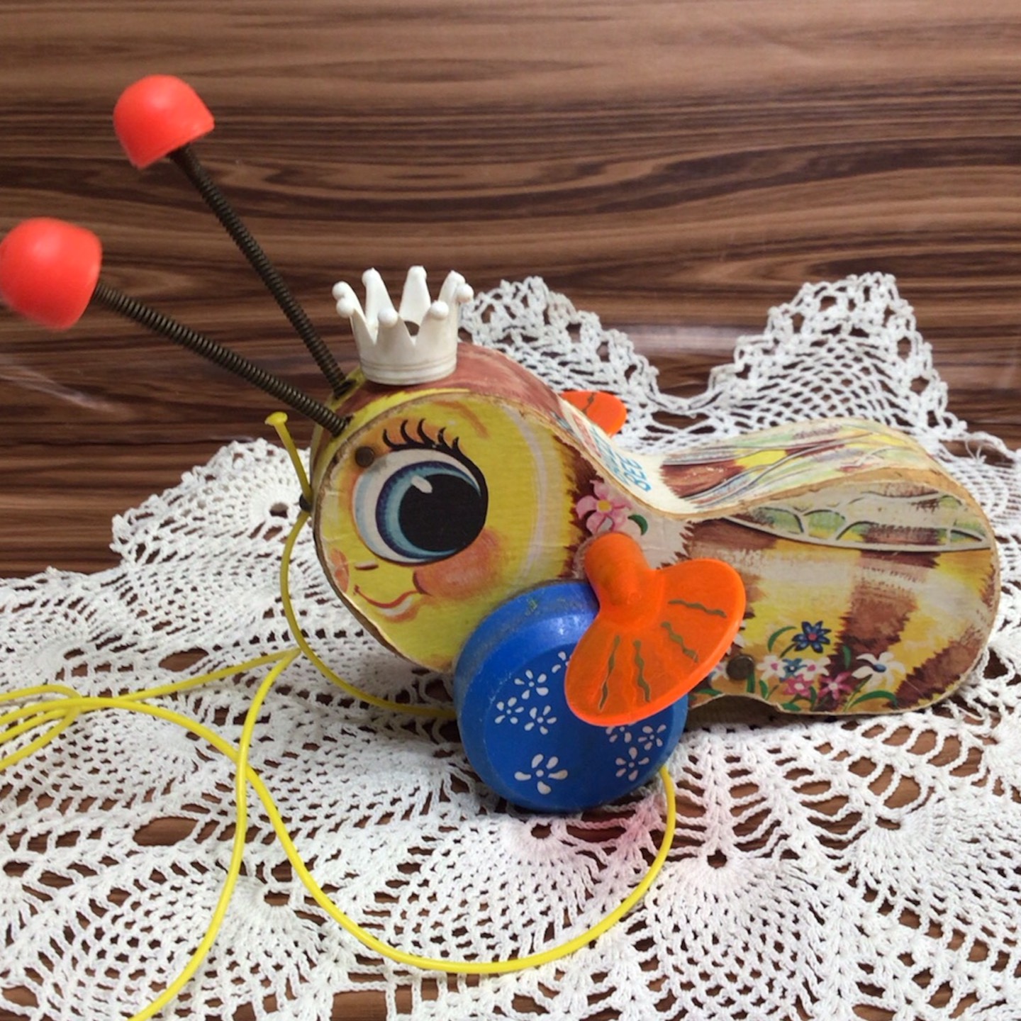 Vtg Fisher Price Queen Buzzy Bee #444 Walk And Pull Toy