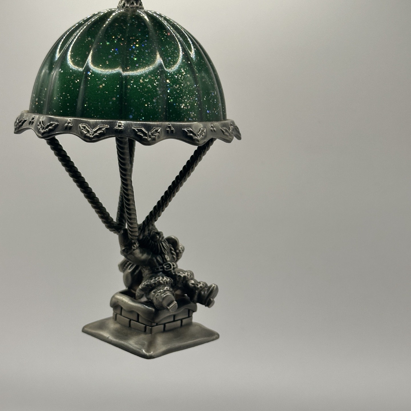 AK14 Lennox, Santa’s Parachute In Pewter, Green Balloon Tree Ornament