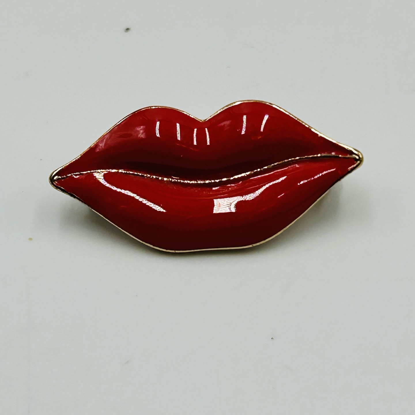 Small Red Gold Tone Enamel Lip Brooch Pin