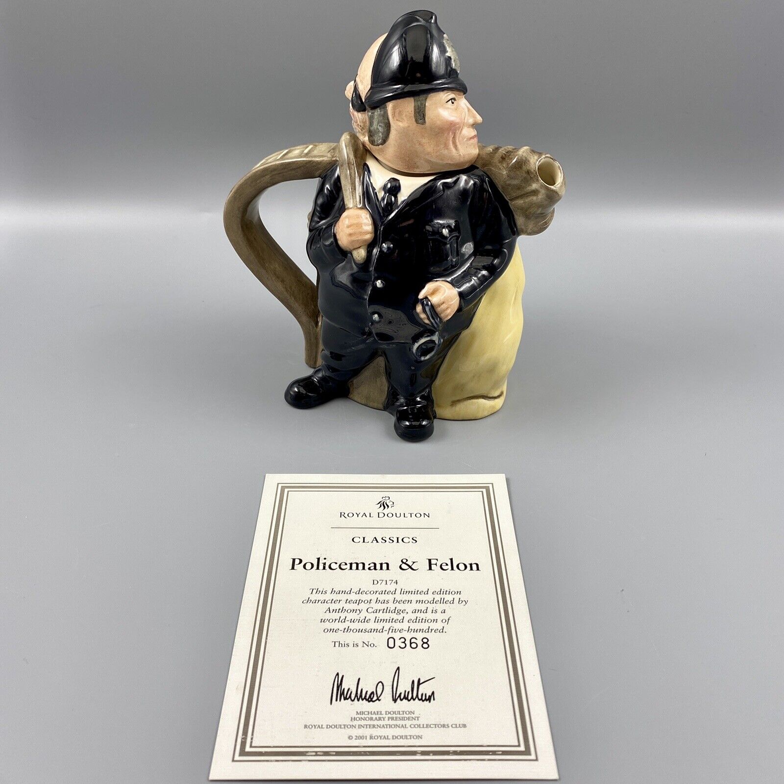 Royal Doulton Policeman And Felon Teapot D7174 368/1500 2001 England COA