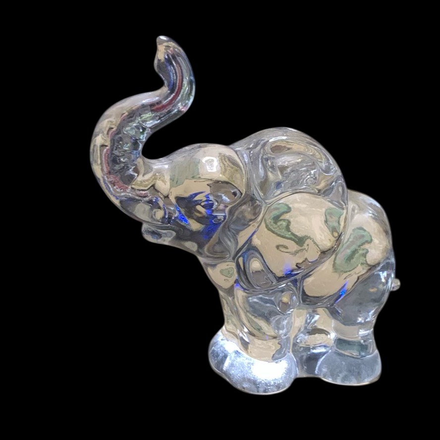 07. fenton glass elephant figurine 3-1/2” Tall