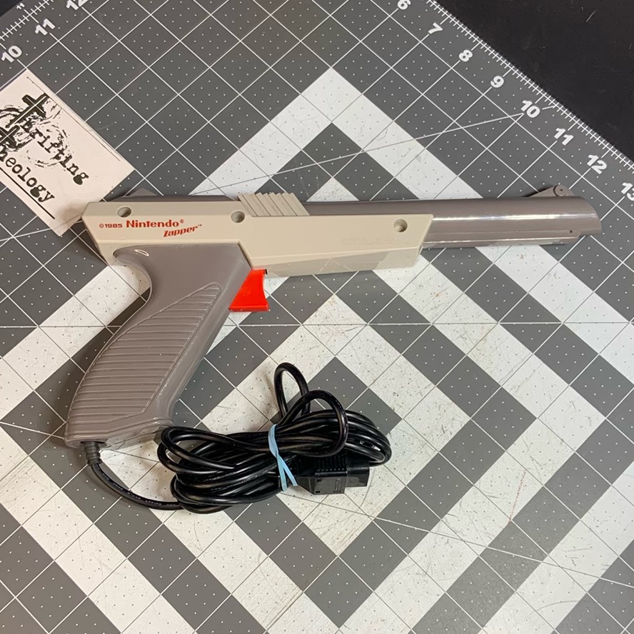 Nintendo 1985 Zapper GUC Controller