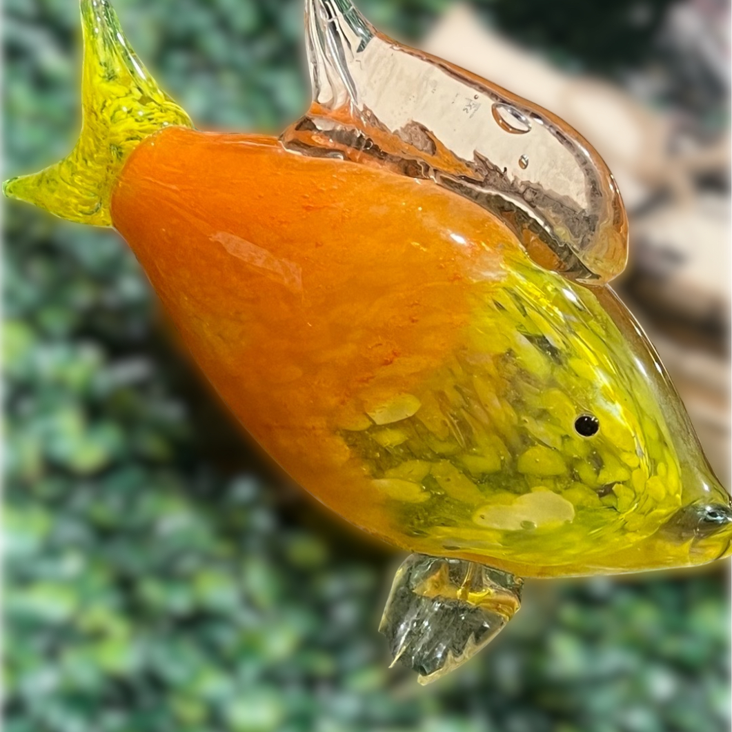05- Large art, glass, fish, paperweight figurine