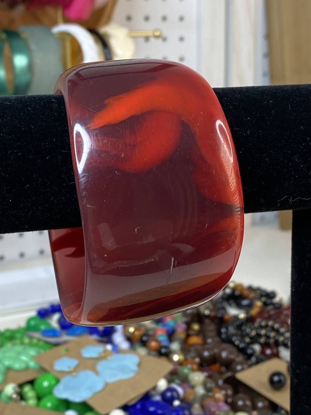 CARA CRONINGER Signed 1976 Marbled Red Lucite Resin Runway Bangle Bracelet