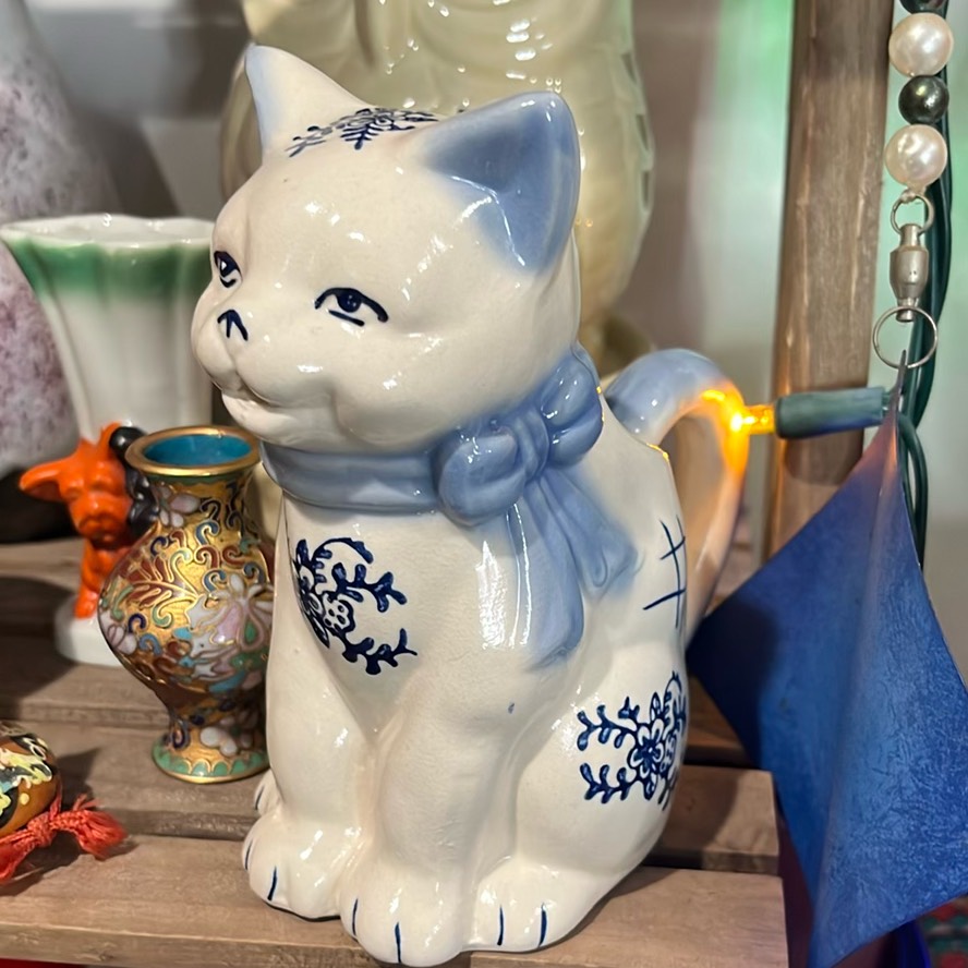 Blue & White Pottery Pitcher Cat