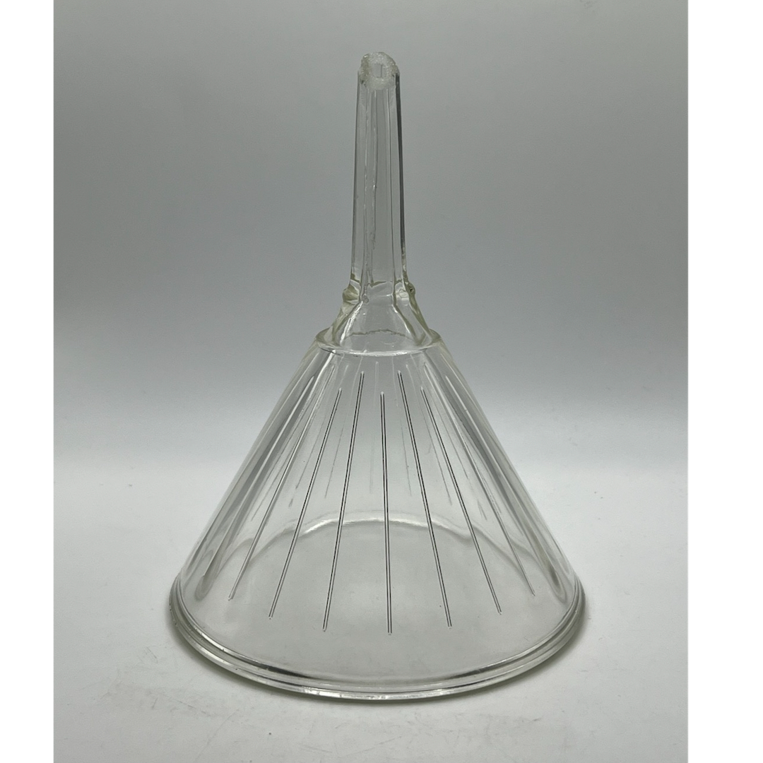 VTG 8 Oz. Clear Glass Ribbed Pharmaceutical Funnel