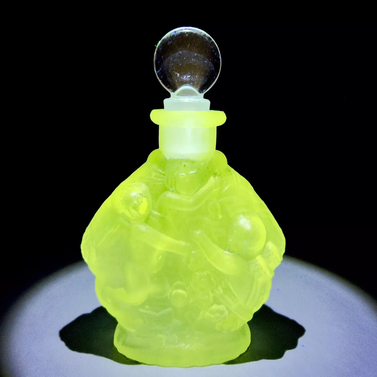 #043 Vintage Frosted Glass Glows Perfume Bottle Cherubs Putti Relief 4. ...