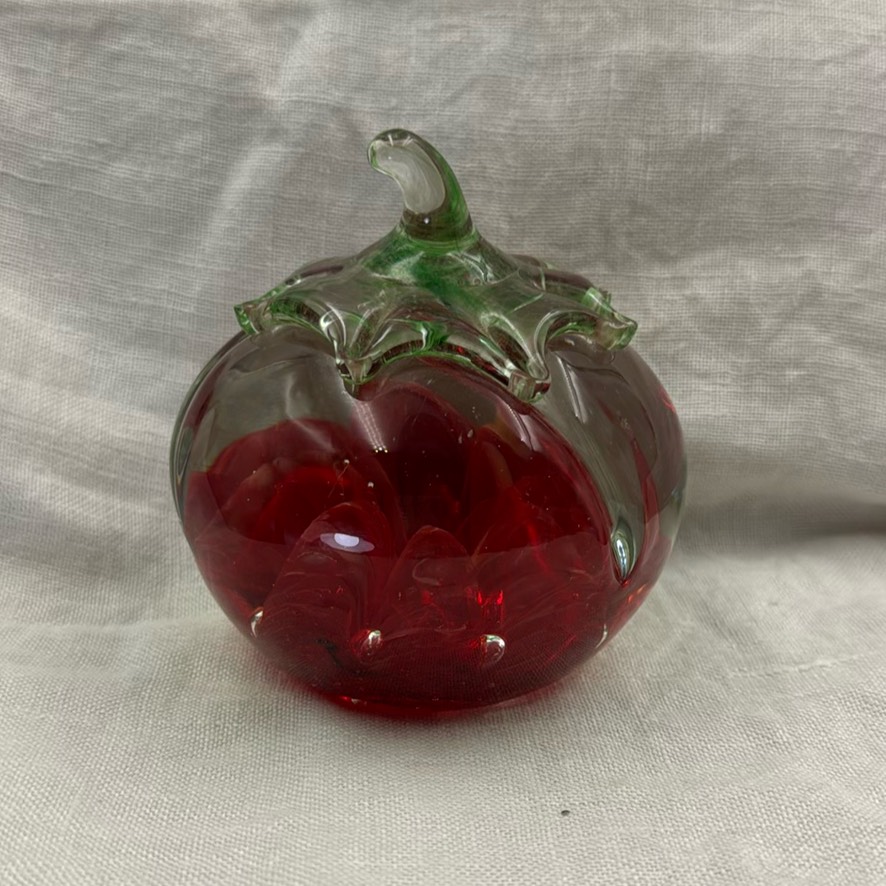 VINTAGE 1974 WHEATONWARE EXCLUSIVE BLOWN CLEAR GLASS RED TOMATO PAPERWEIGHT