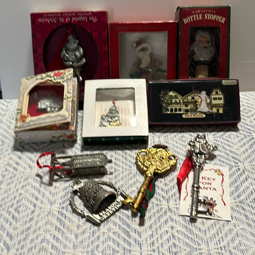 AK358 Pick 1 For $5.00 Pewter, Keys, Bottle Stopper