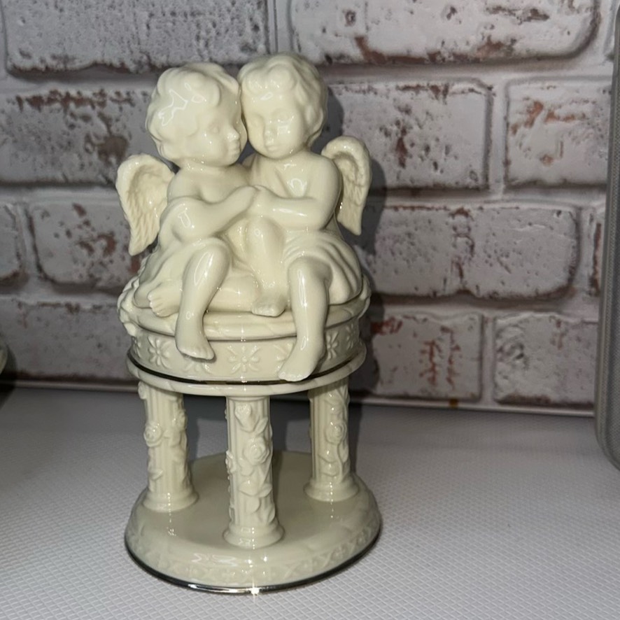 Len-ox Angle Cake Topper 7” Tall