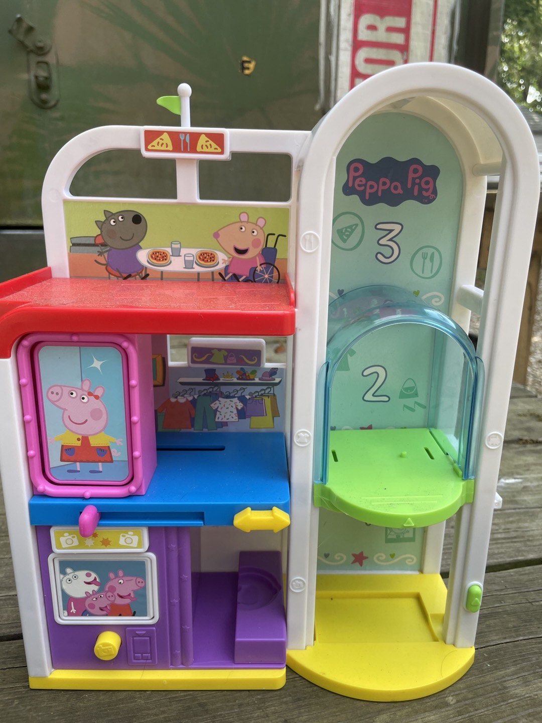 Peppa Pig Shopping Mall Exclusive Playset.