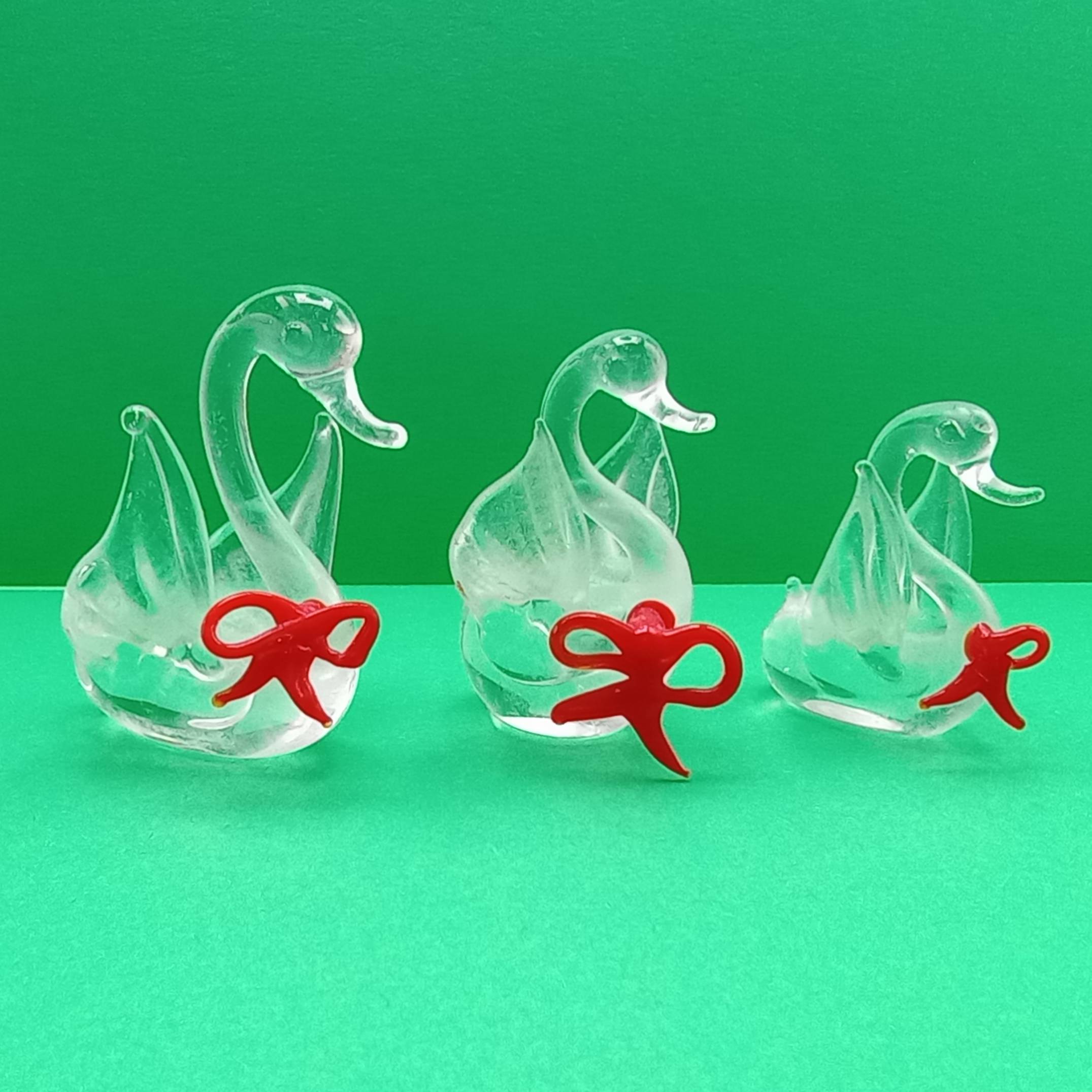 Set of mini glass swans with bows