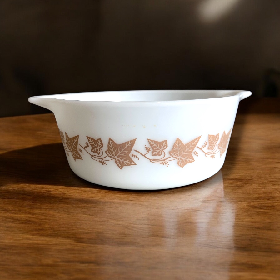 Vintage Pyrex Sandalwood Cinderella Round Casserole 472