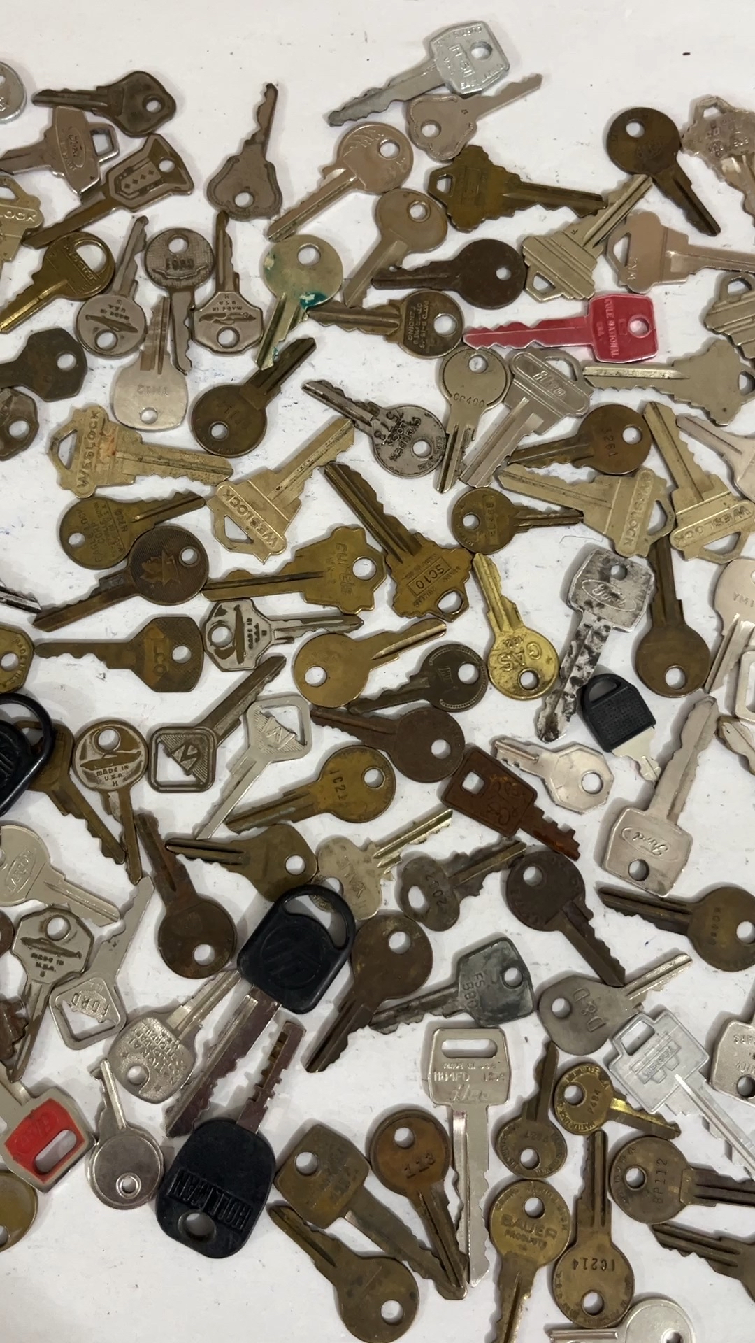 Vintage Key Lot - 194 Keys - Lot A