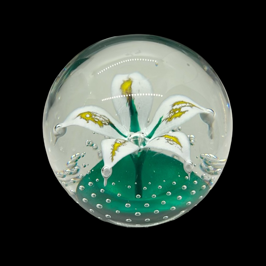 19. Wheaton Village Art Glass Paperweight White & Yellow Center Flower ...