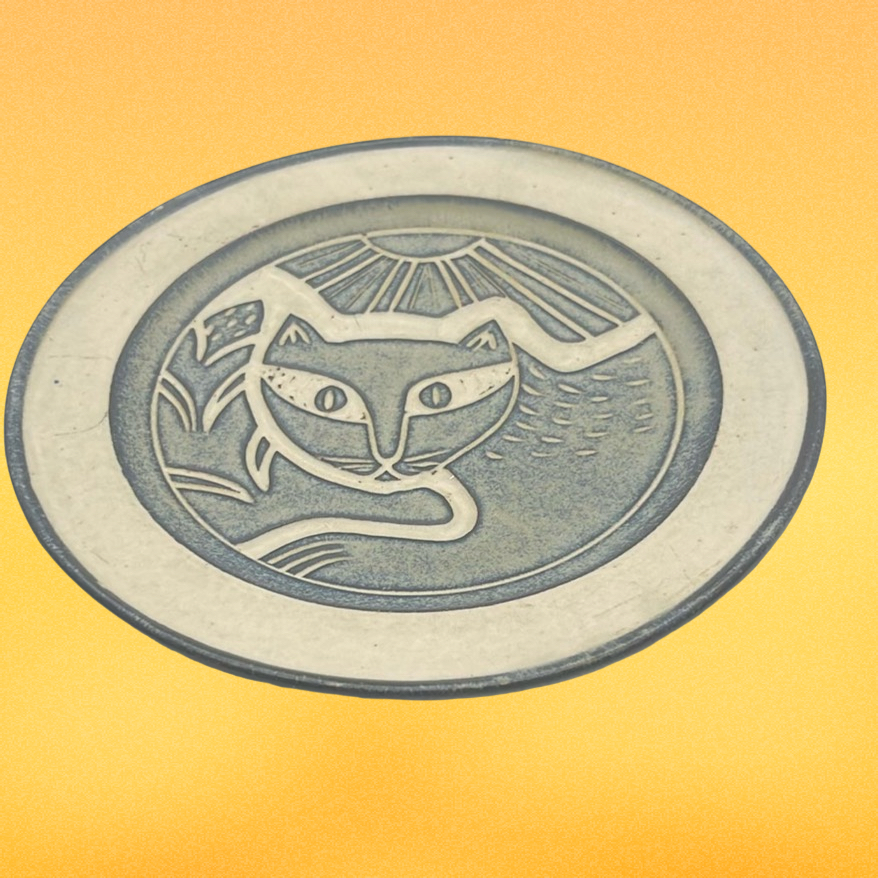 18. North Eagle Pottery Cat Plate.