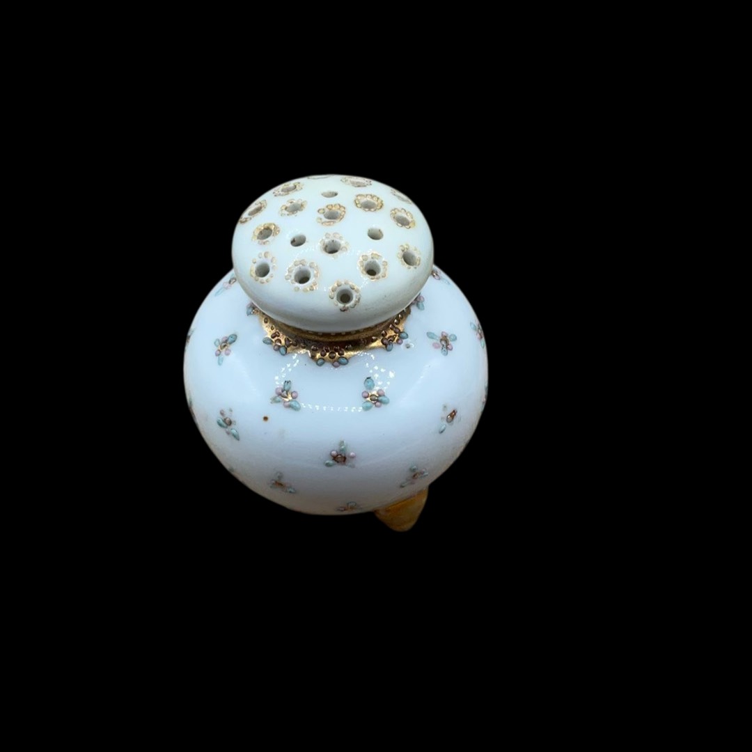 Mini Salt And Pep Shaker Hat Pin Holder 🤭