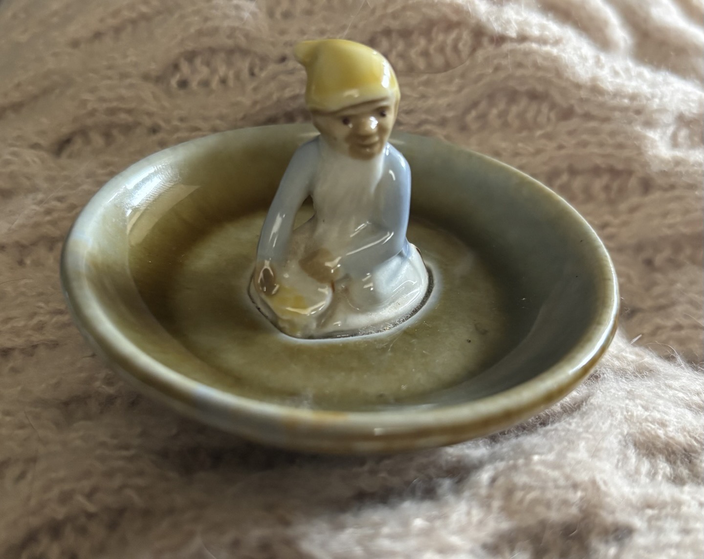 Vintage WADE Irish Porcelain Gnome Pin Tray/Trinket Dish