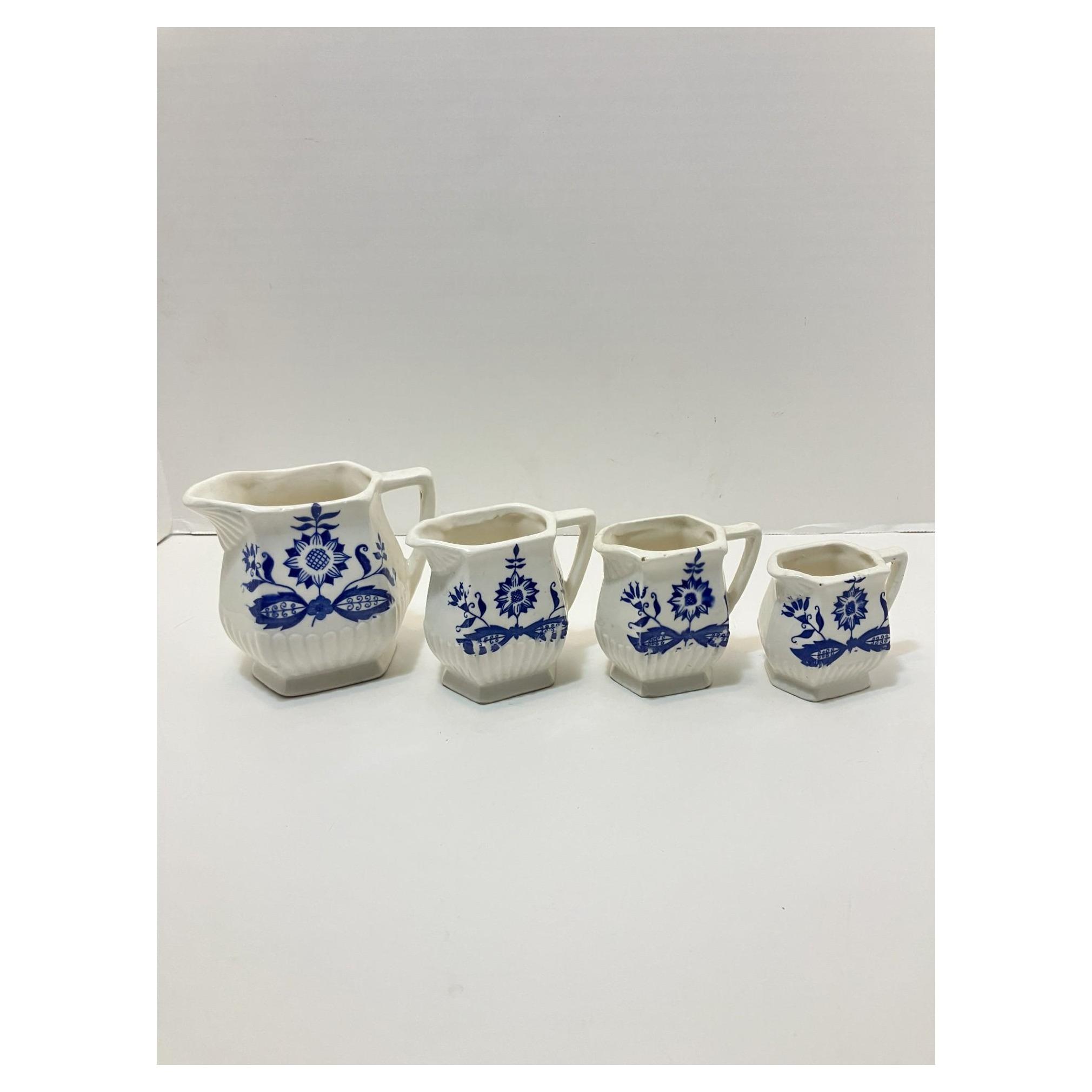 Delft measuring cups
