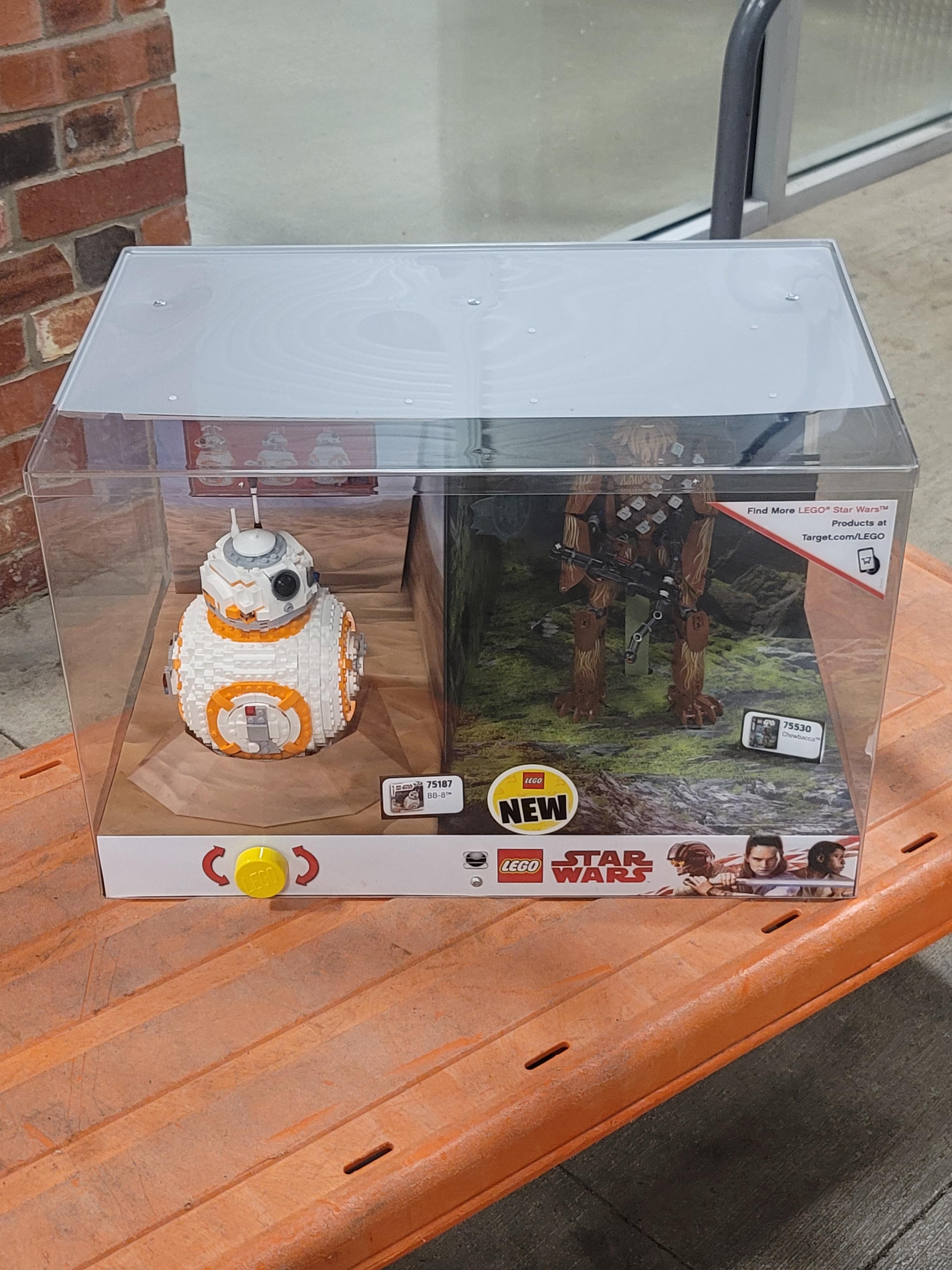 Star Wars Lego Target Display (2017) BB-8 75187 & Chewbacca 75530