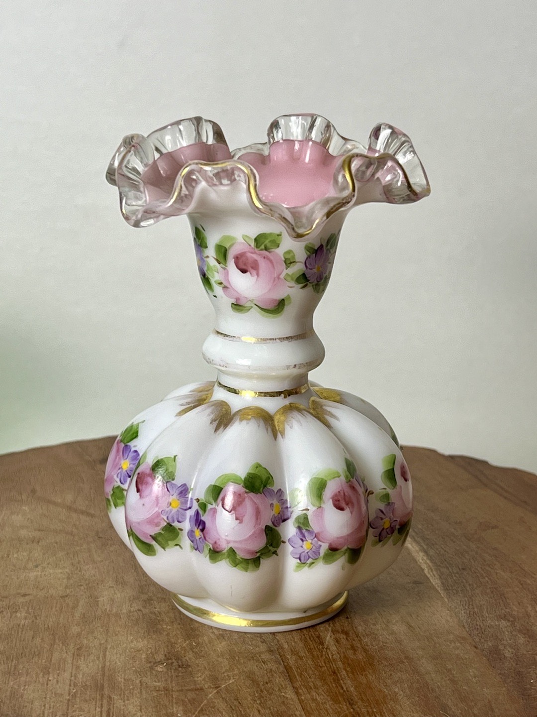 Fenton Charleton Peach Crest Ruffled Vase