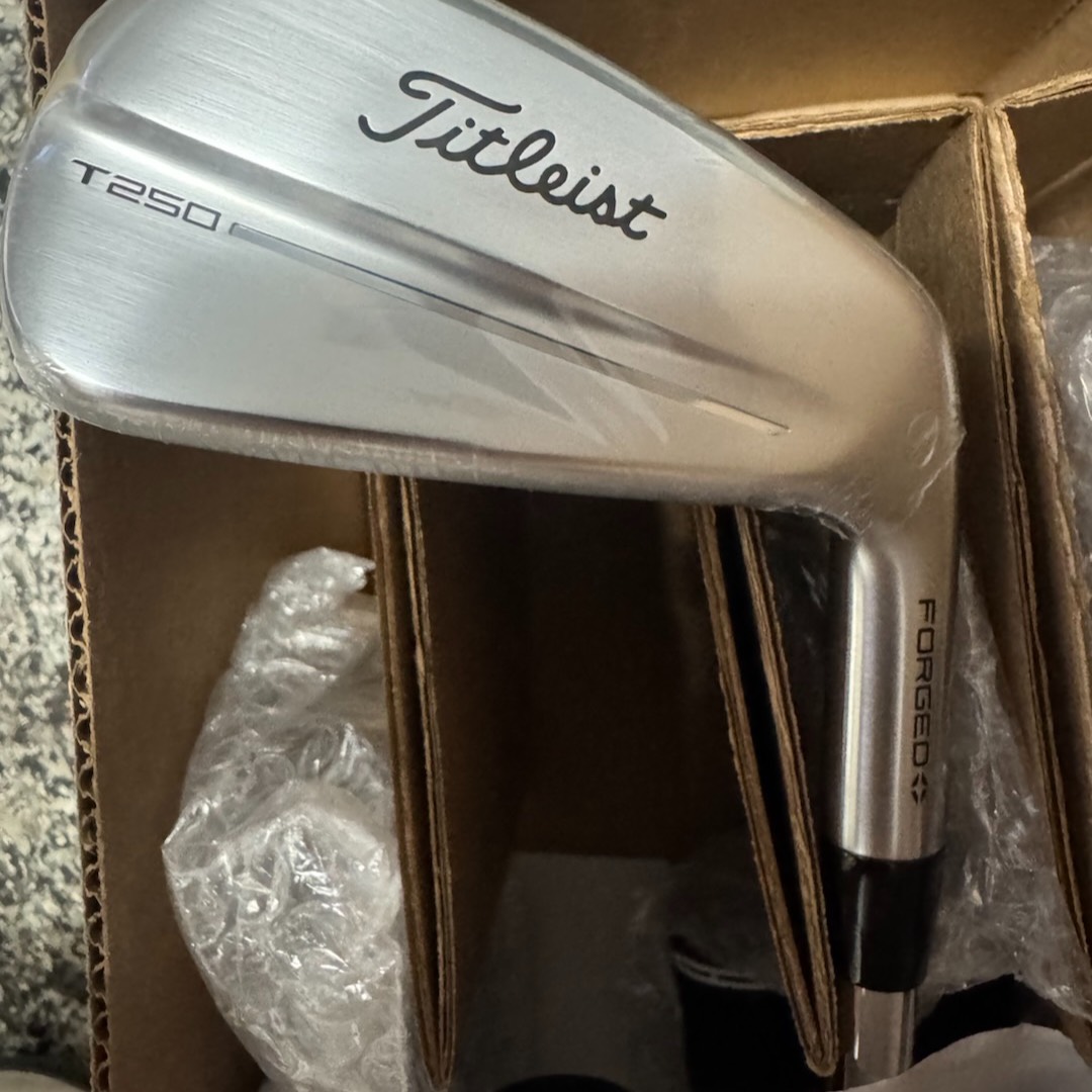 Titliest T250 New 2026 Amt Black Stiff Shafts 5-AW (7 Clubs)