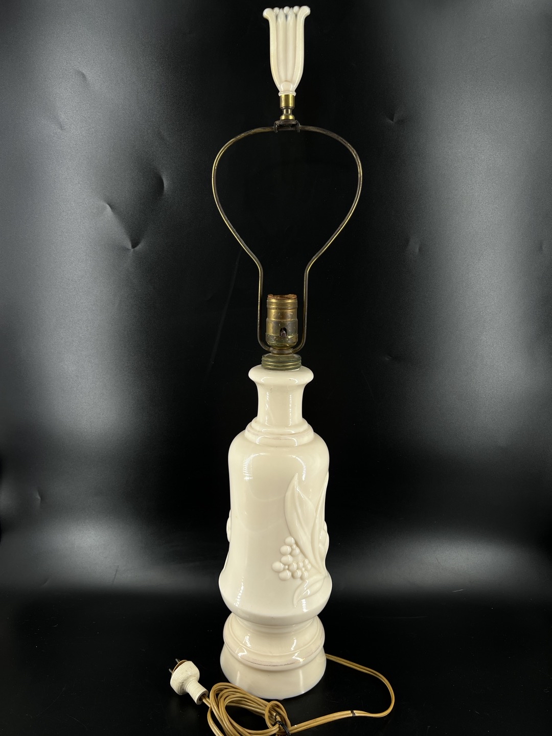 Aladdin Alacite Glass Lily Of The Valley Lamp W Finial