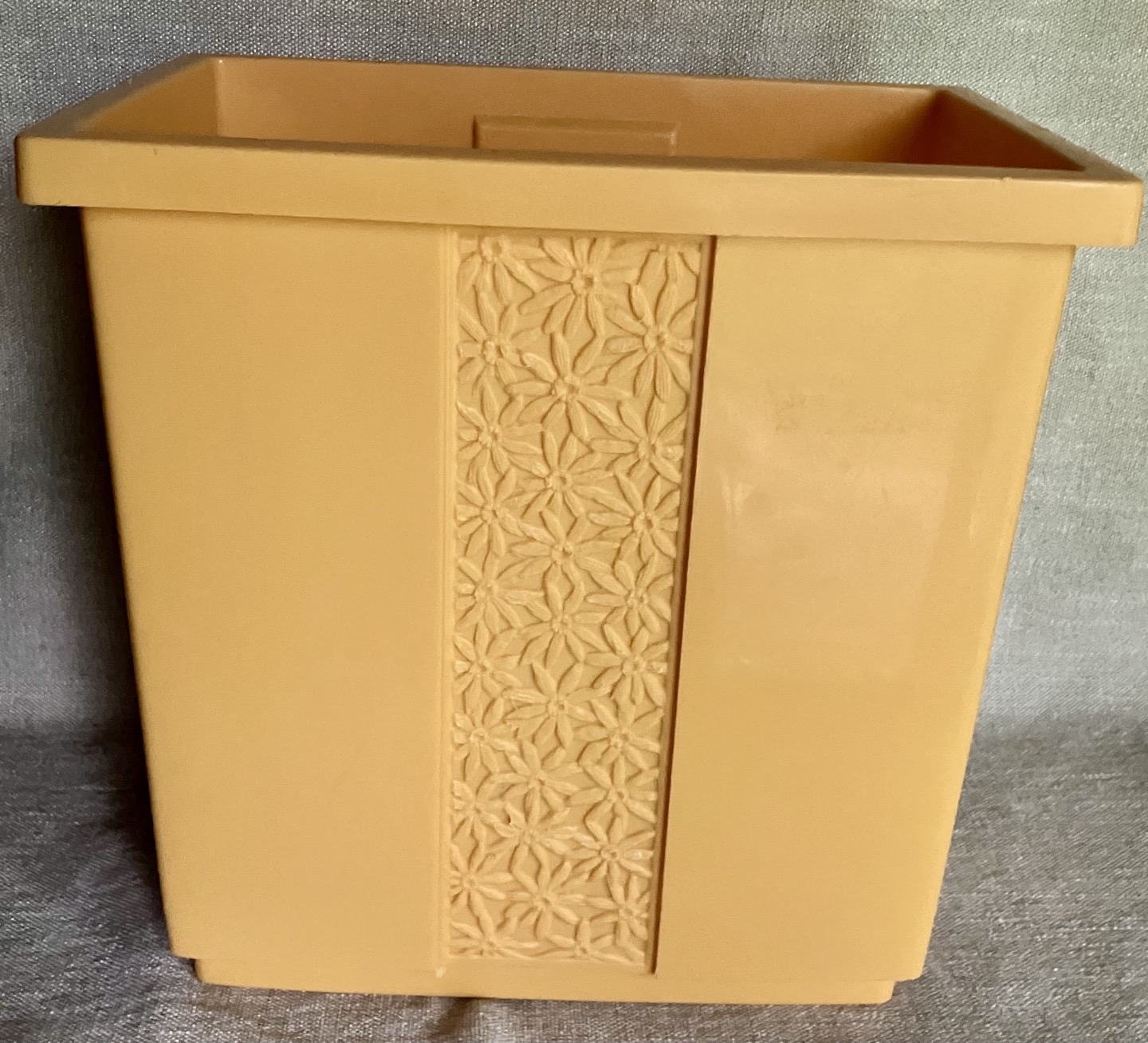 1970s Harvest Gold Trash Can Pail FESCO Daisies Mid Century Plastic ...
