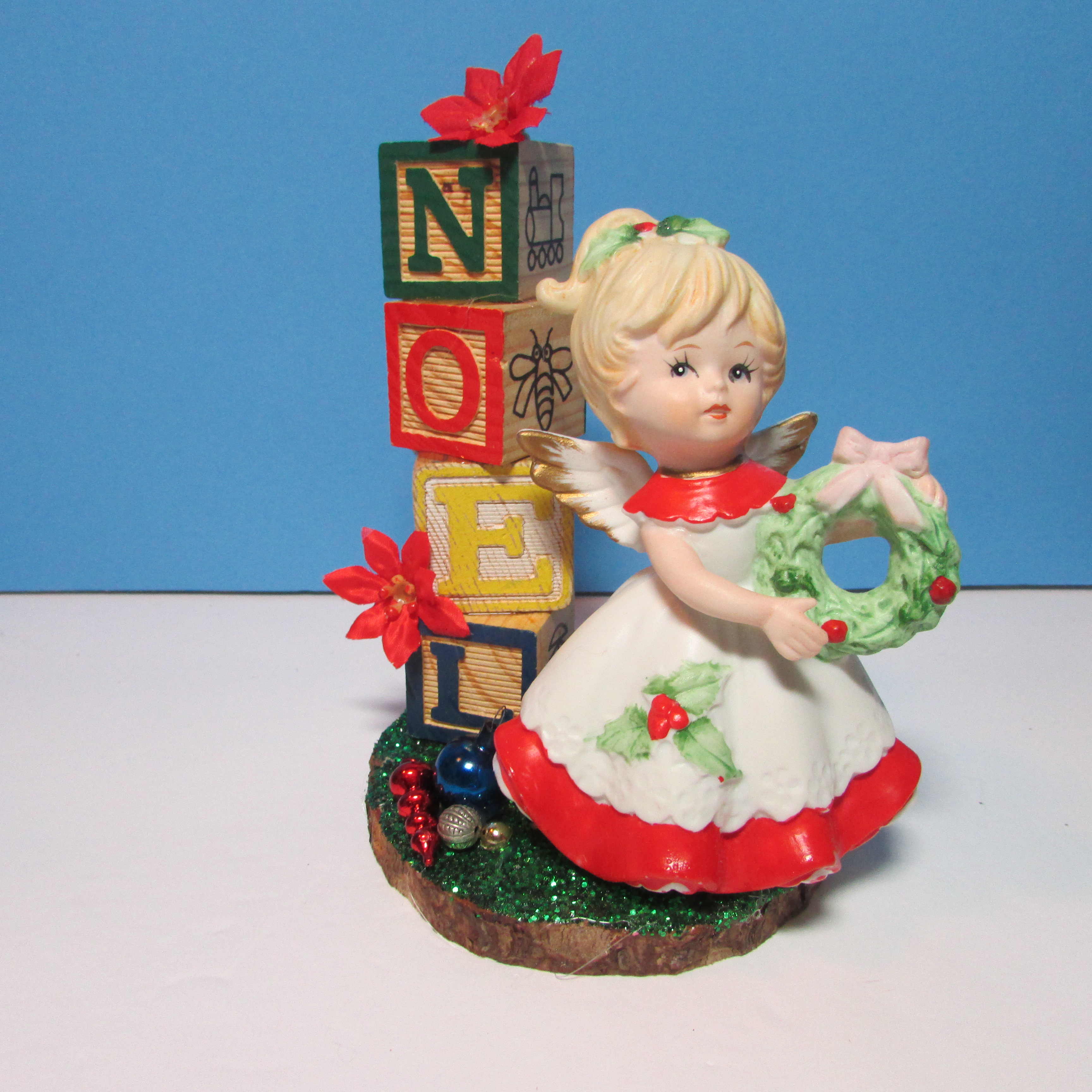 vintage damaged upcycled figurine wooden blocks Noel Christmas decor