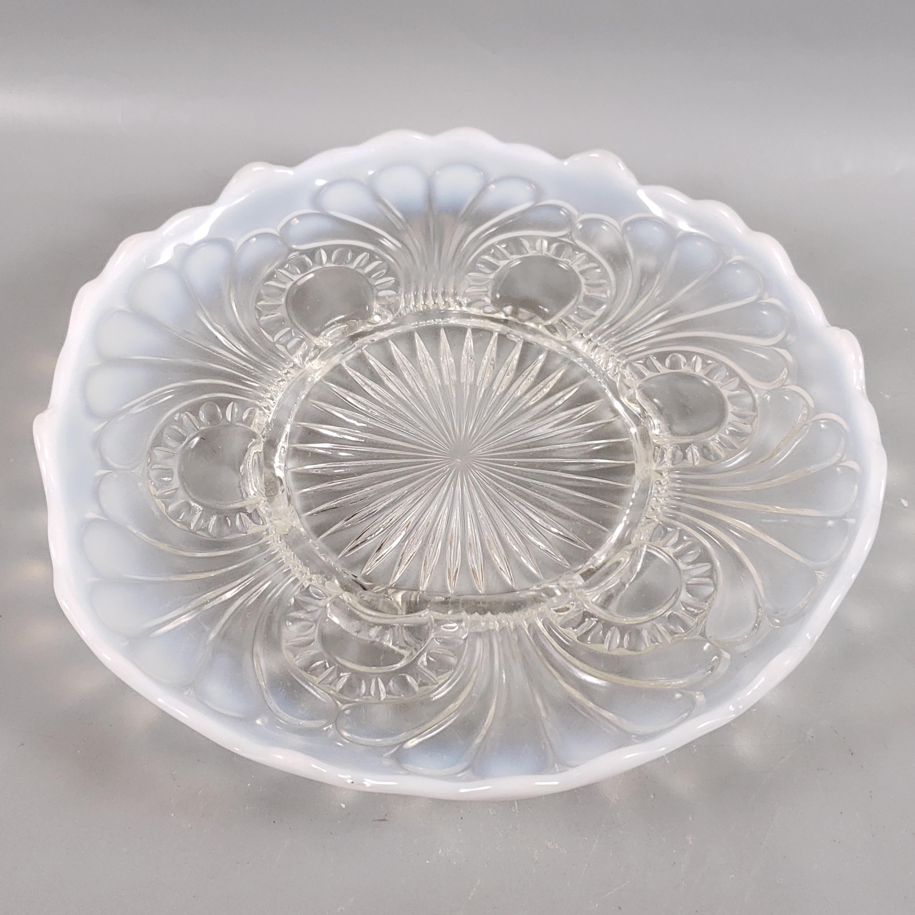 Vintage OPALESCENT EAPG ELEGANT Fleur De Lis Eye Loop Scalloped Serving DISH