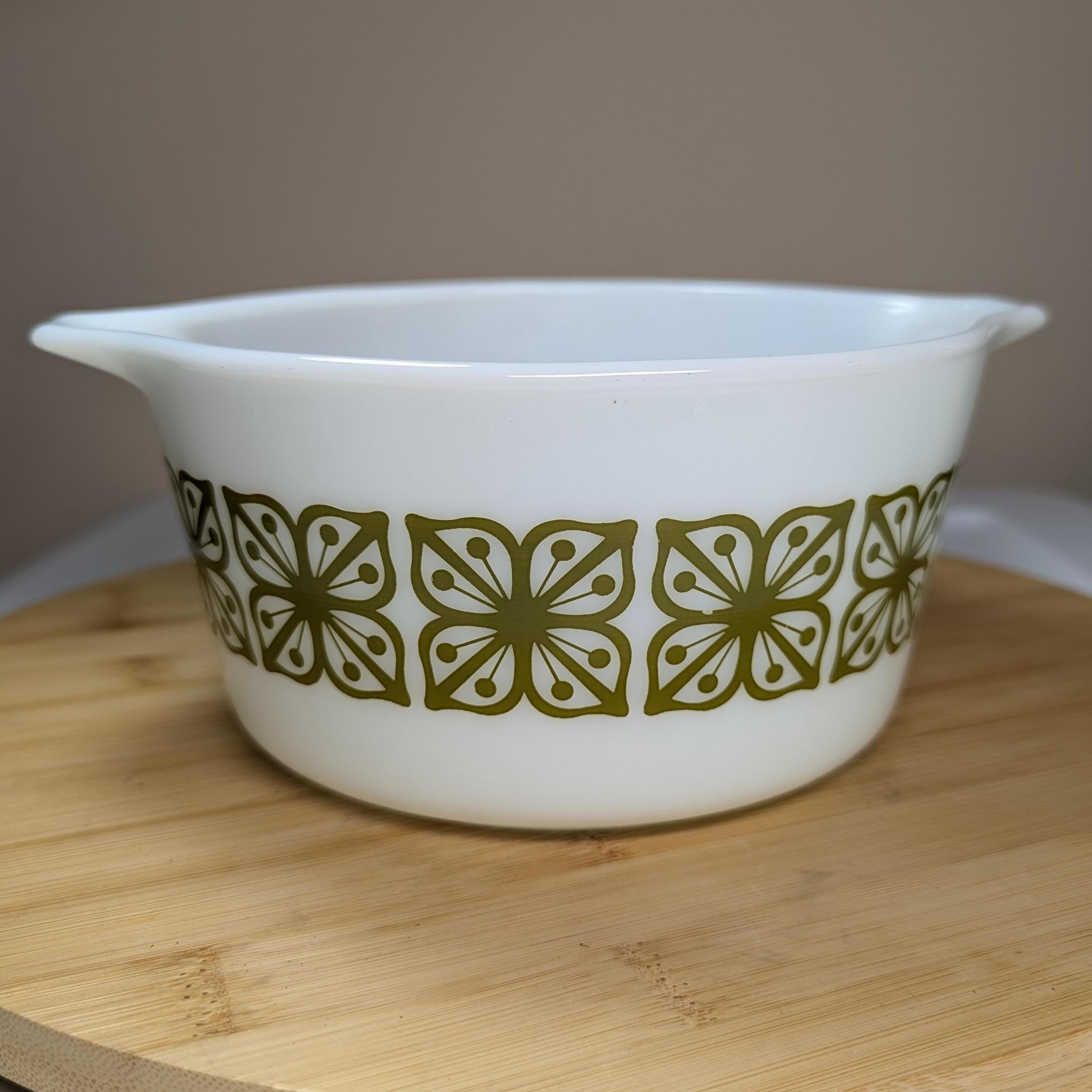 Vintage Pyrex Verde (Green) Square Flowers 473 1 Quart Casserole Dish