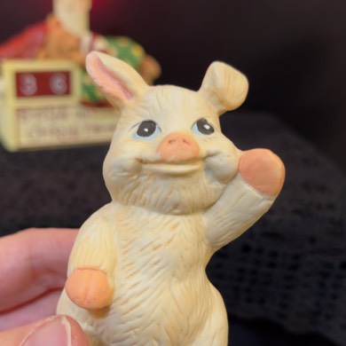 Ceramic waving pig