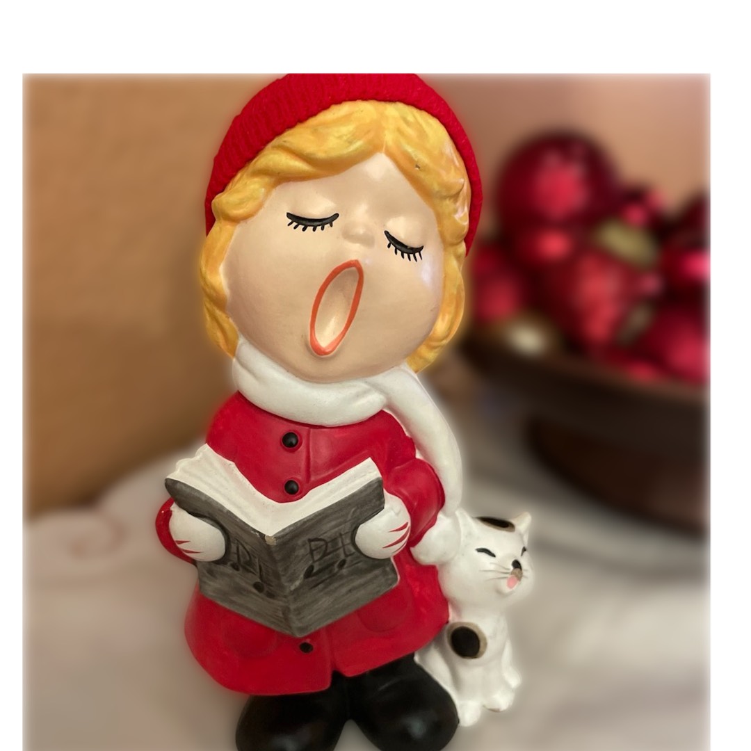 Vintage 1980's Caroler W/ Cat Lund's Lites 6"H