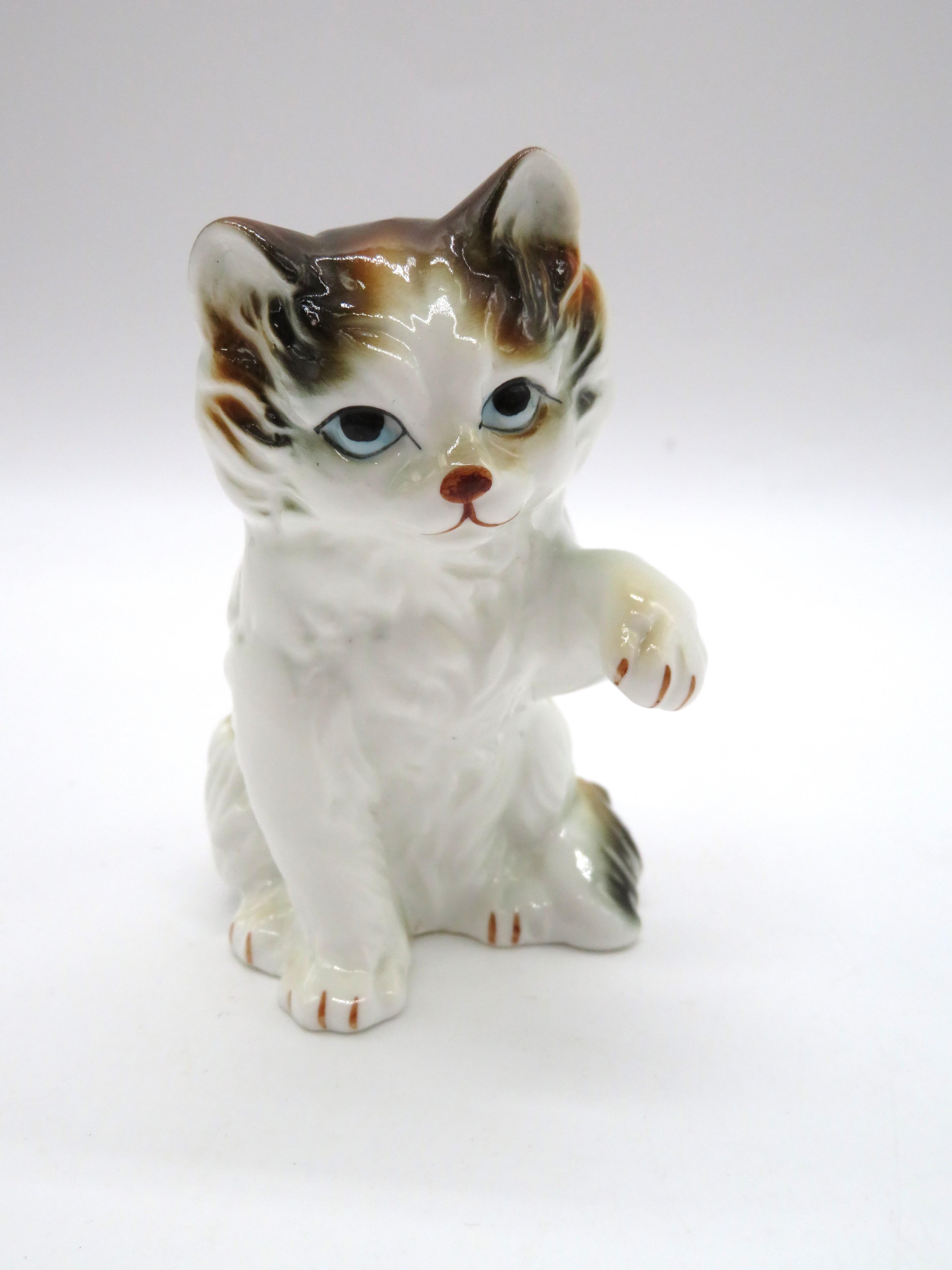 Vintage Ceramic Kitten Figurine hand painted 3.5