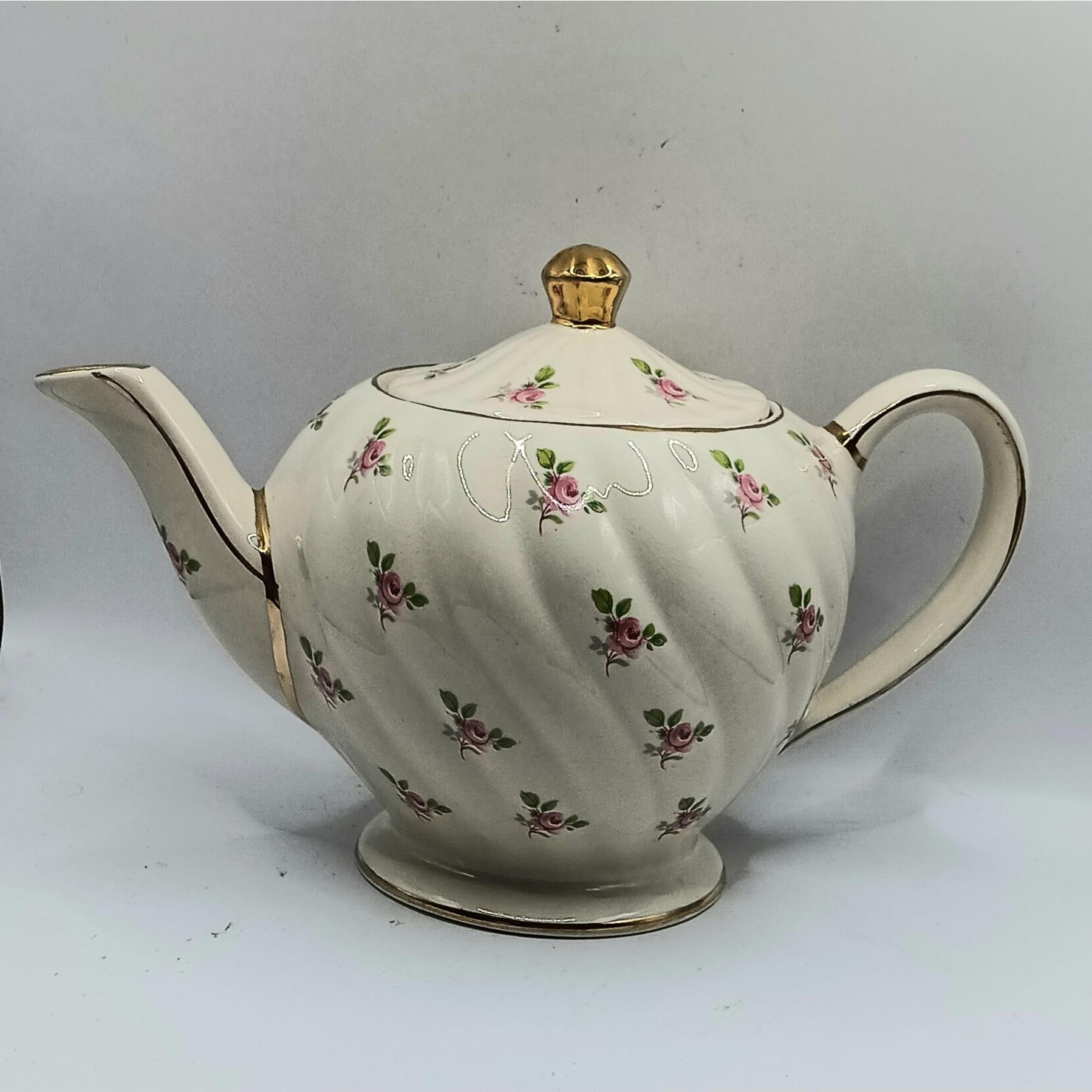 Lovely Vintage Sadler Teapot Pink Roses with Gold Trim