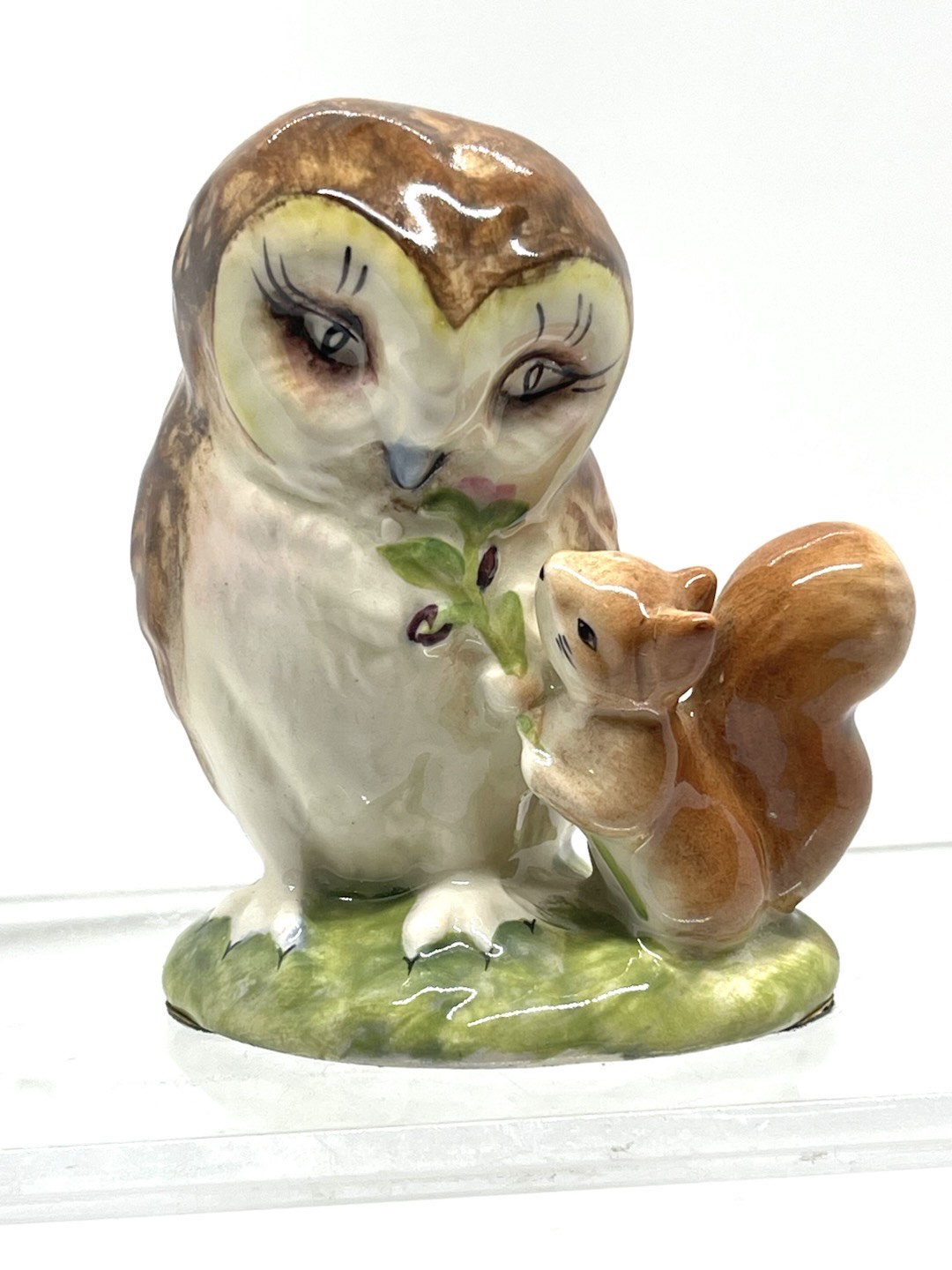 Beswick Beatrix Potter Old Brown Owl with squirrel Figurine