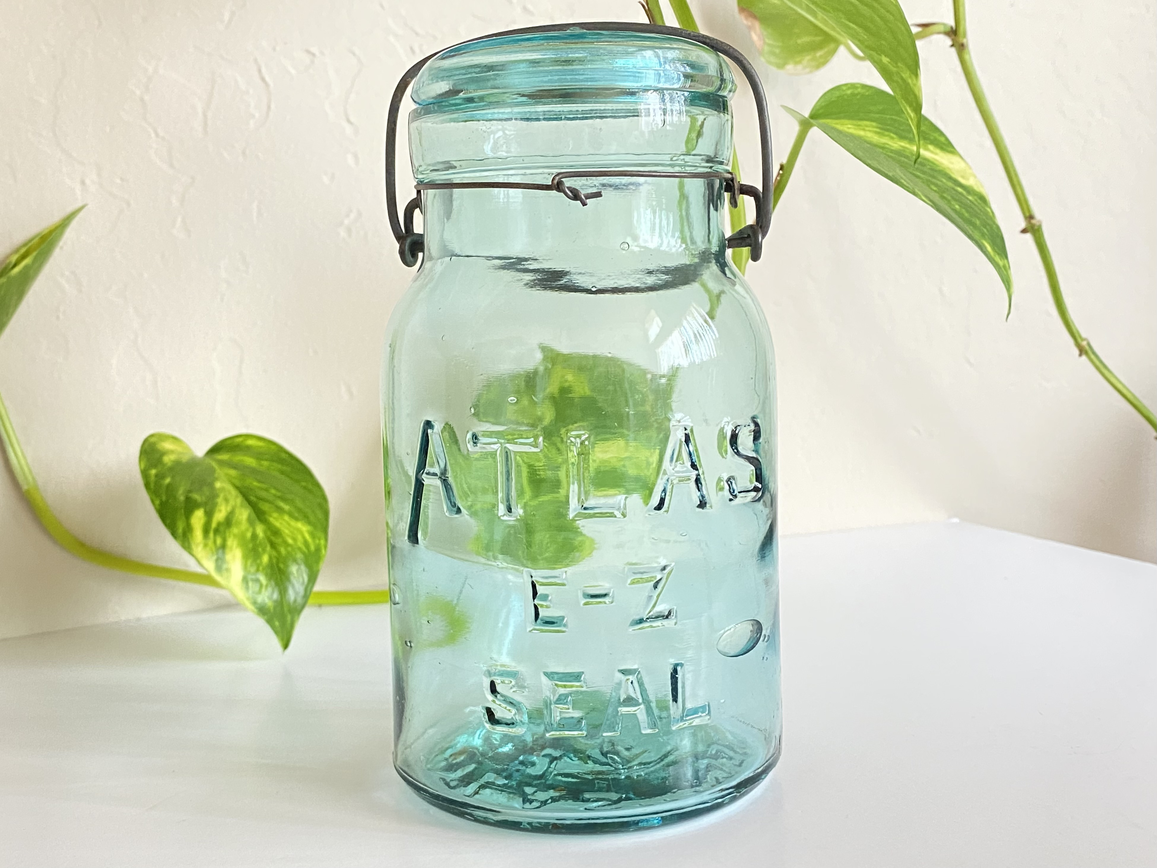 Antique Atlas E-Z Seal Aqua Blue Glass 1 Quart Locking Lid Jar Wire Bail