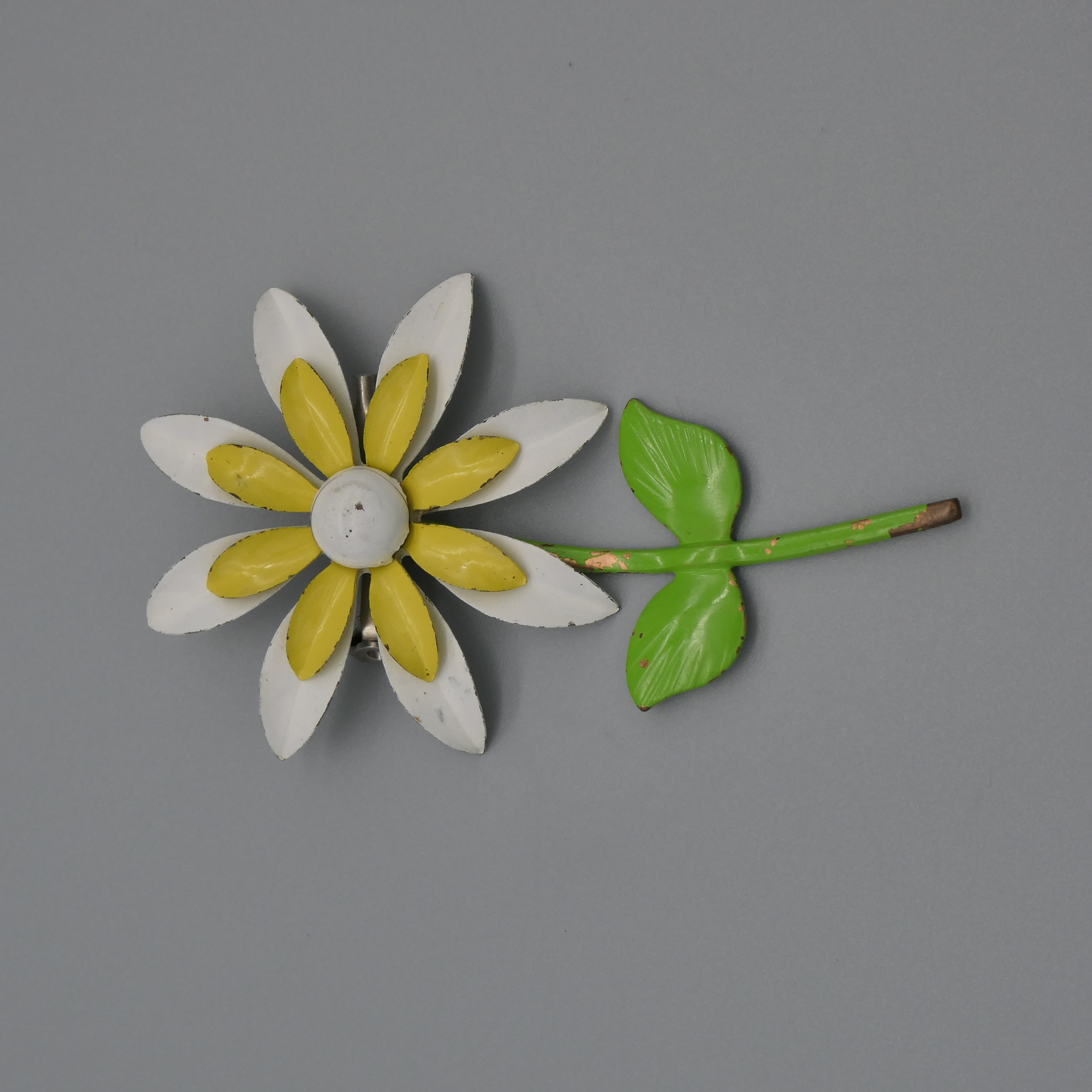 Vintage Retro Daisy Flower Enameled Metal Brooch Layered Pin White ...