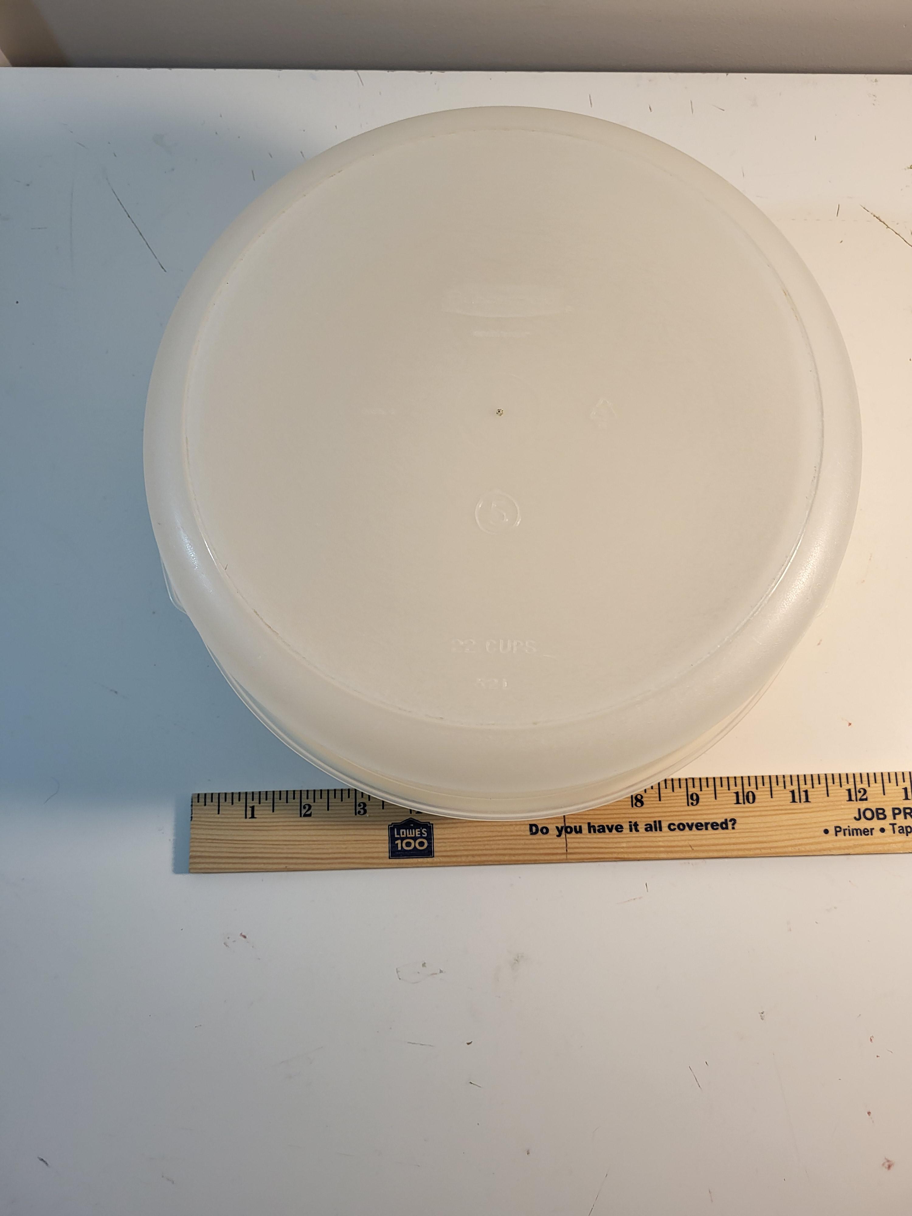 Rubbermaid Large Round Container W/Lid