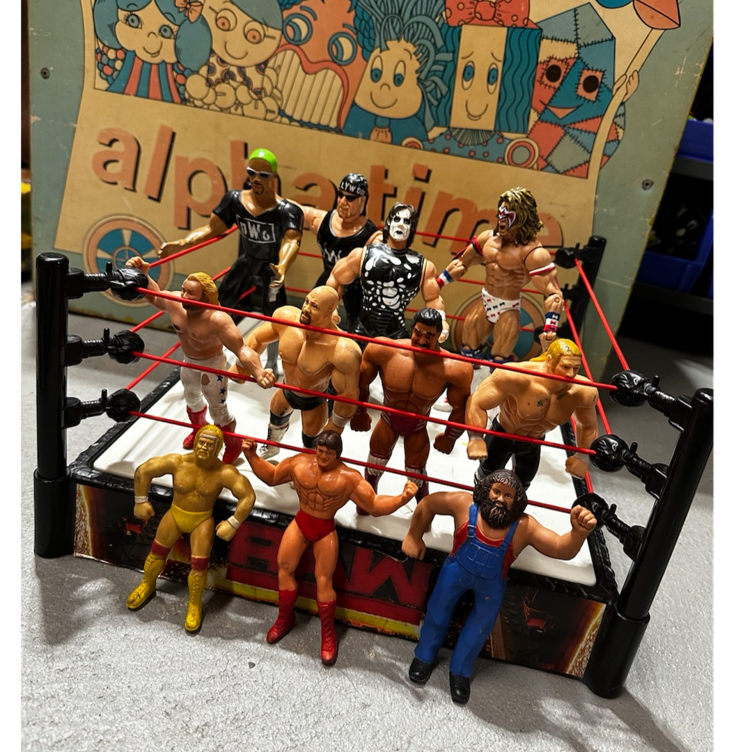 11 Assorted Vintage Wrestlers And Ring